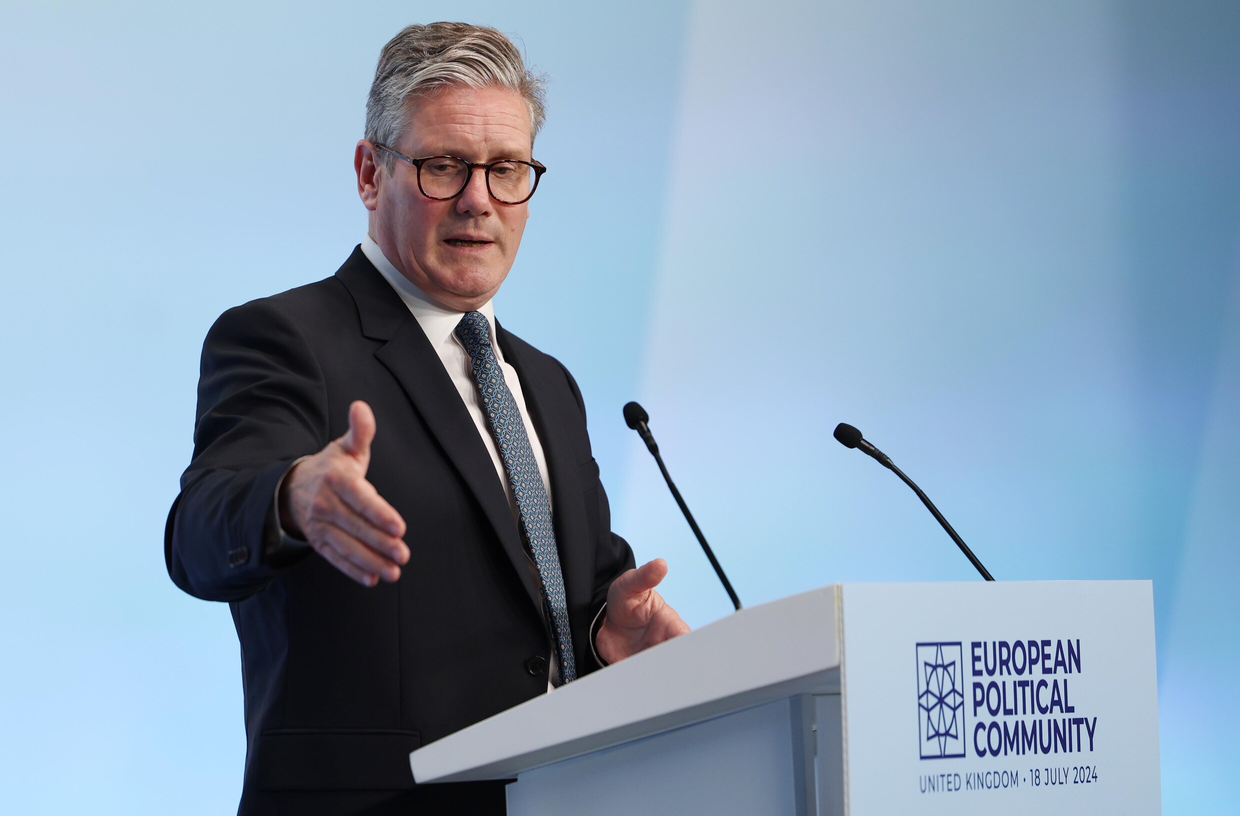 Brits premier Starmer toont dat hij de EU graag de hand reikt | De Morgen