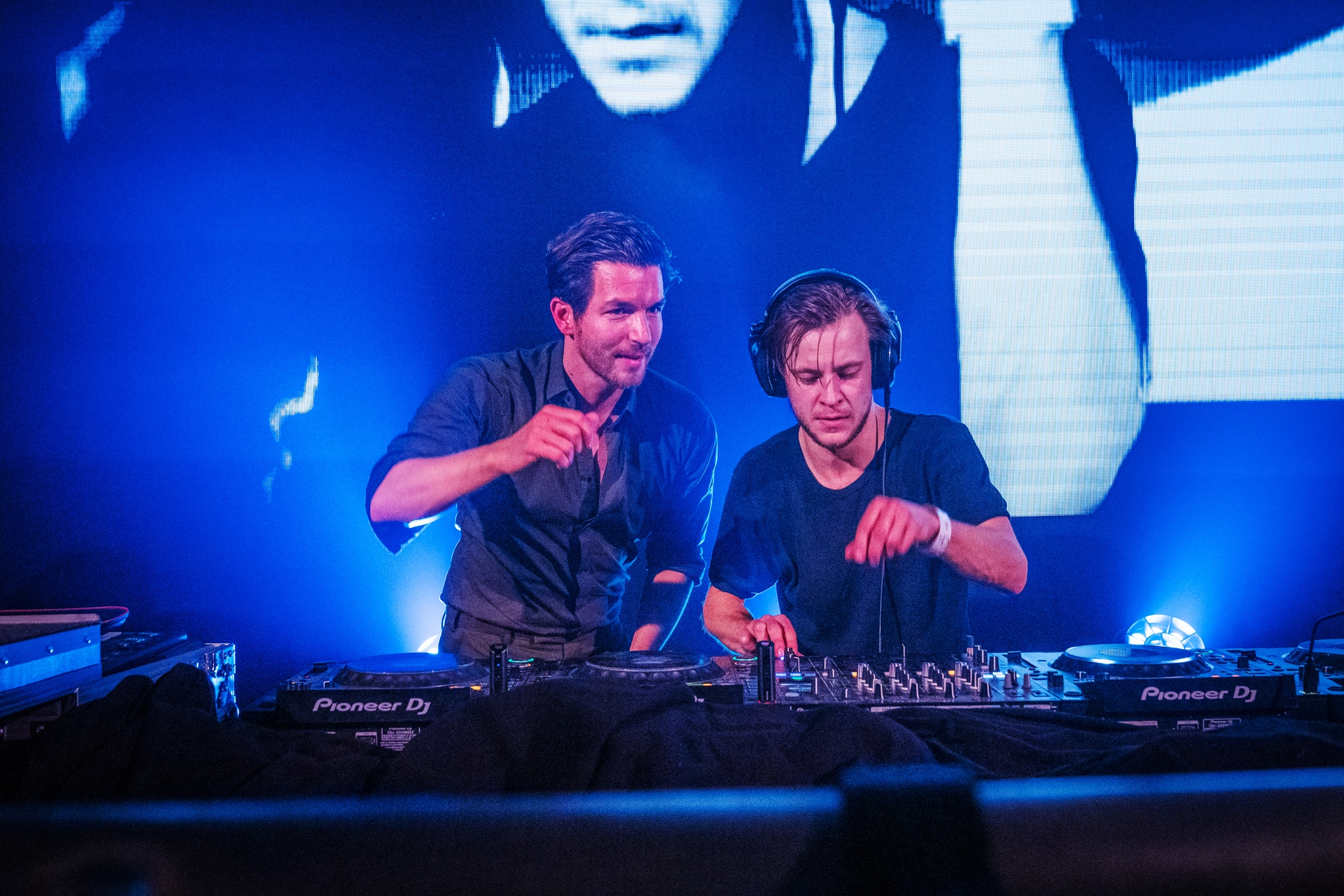 ‘Veel jonge dj’s kunnen misschien goed op knoppekes duwen, maar daarom zijn ze nog geen goeie dj ...