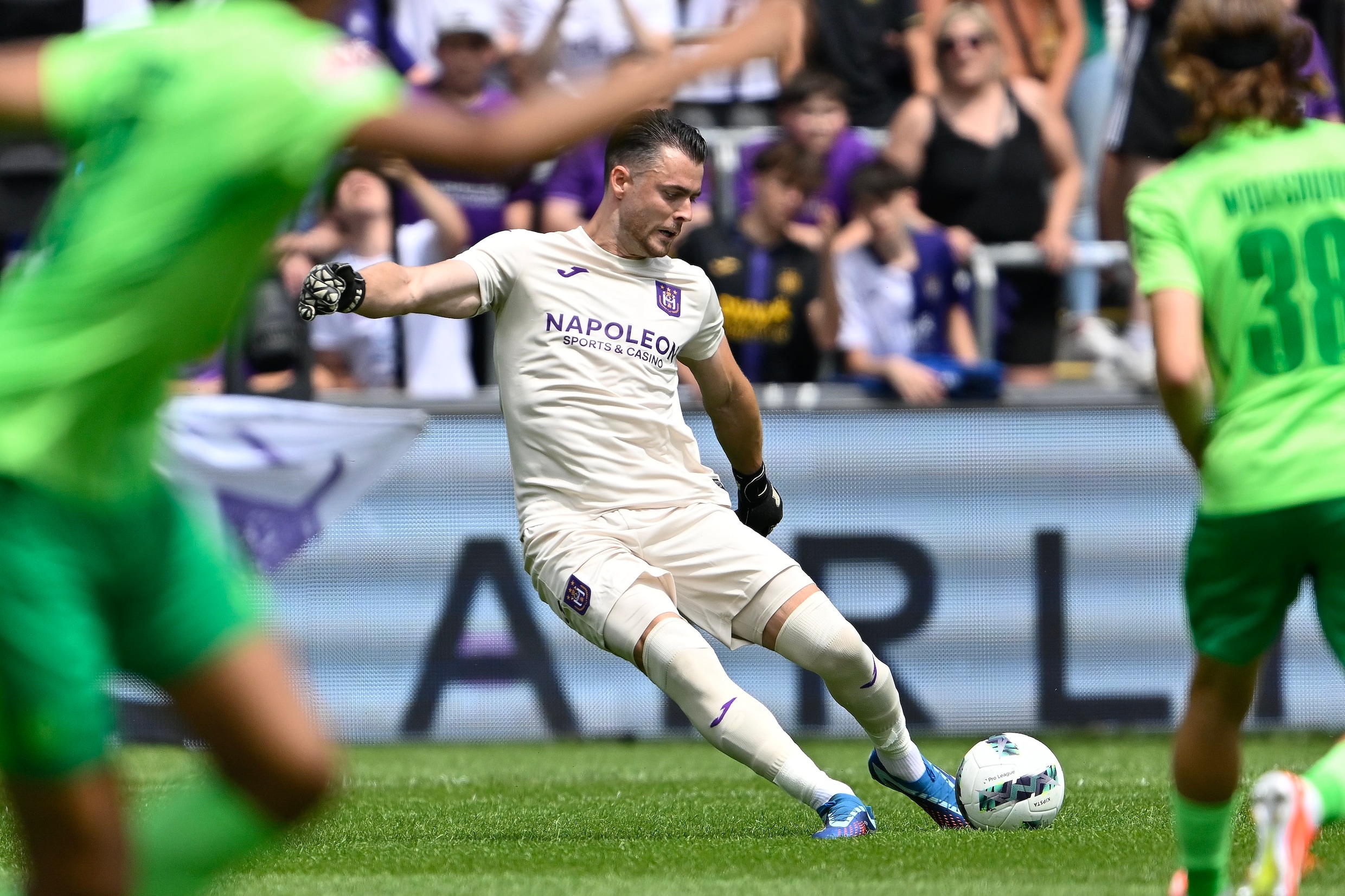 Doelman Coosemans kan zijn belang voor Anderlecht nu eens tonen op het ...