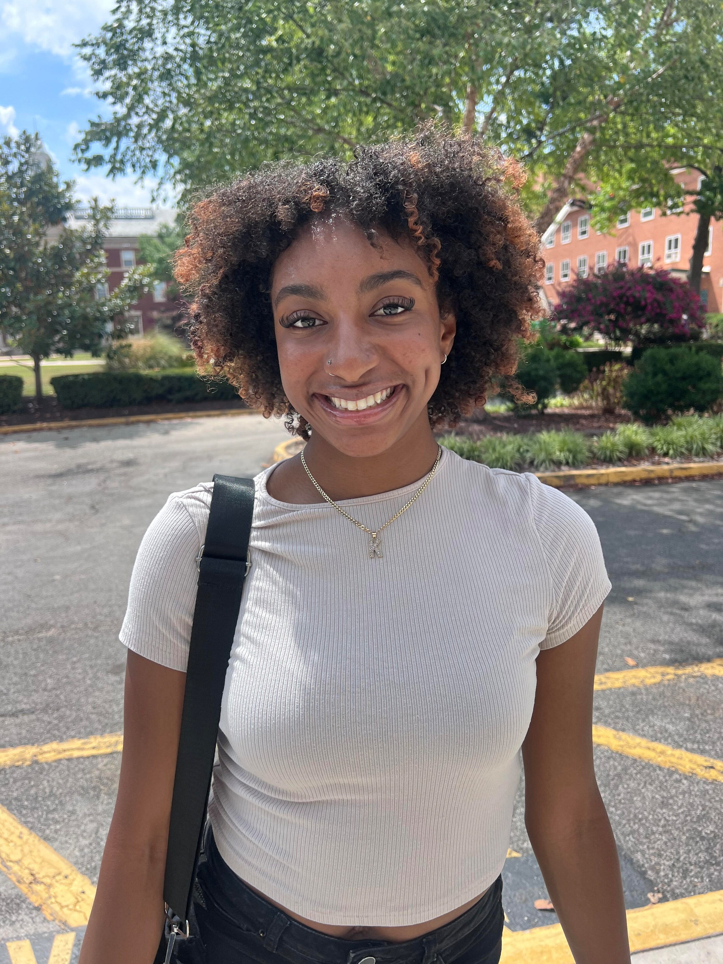 ‘We zijn bezorgd over haar’: studenten op alma mater van Kamala Harris ...