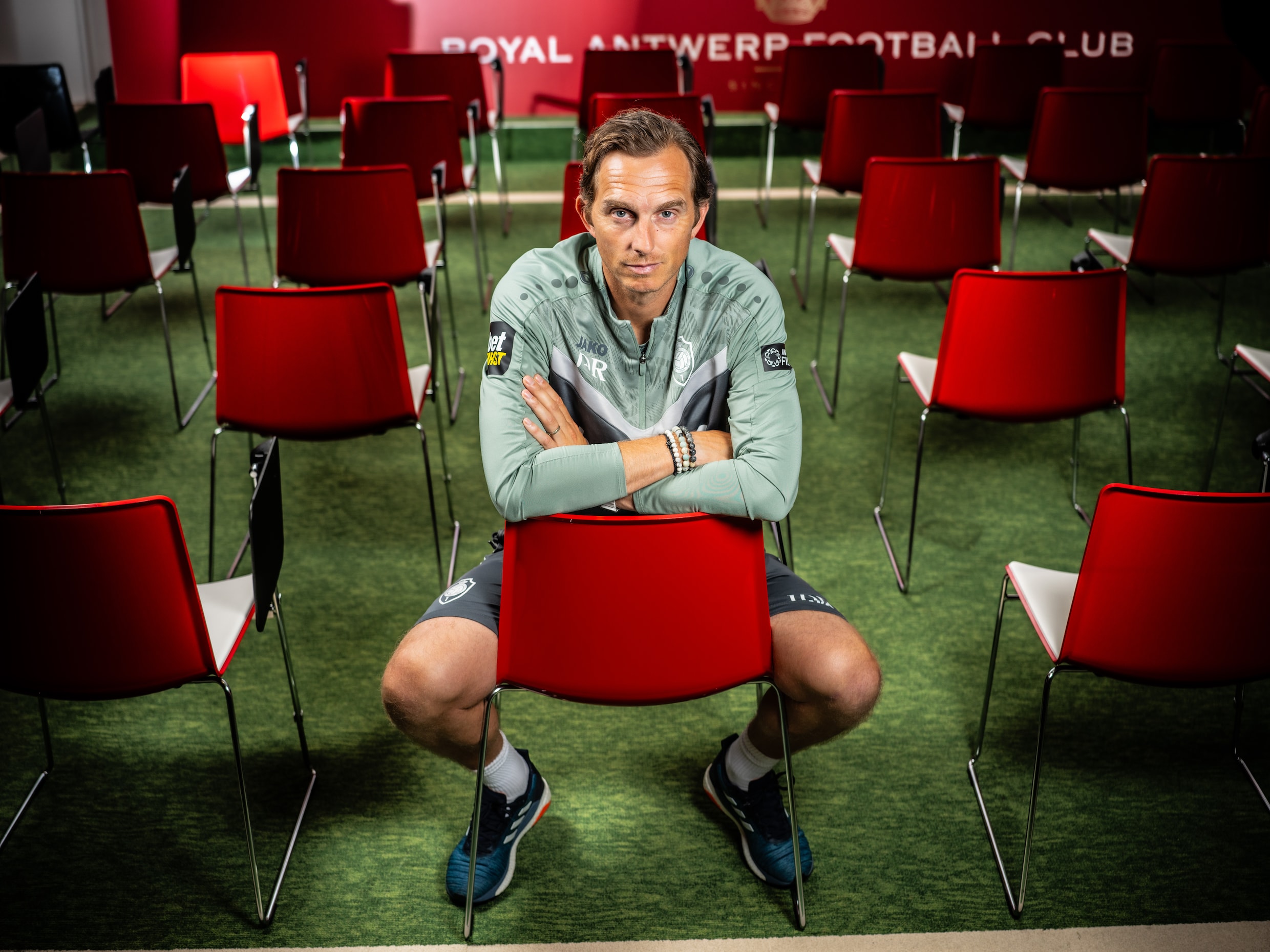 Antwerp-trainer Jonas De Roeck: ‘Je mag zeggen wat je wilt, voetbal is ...