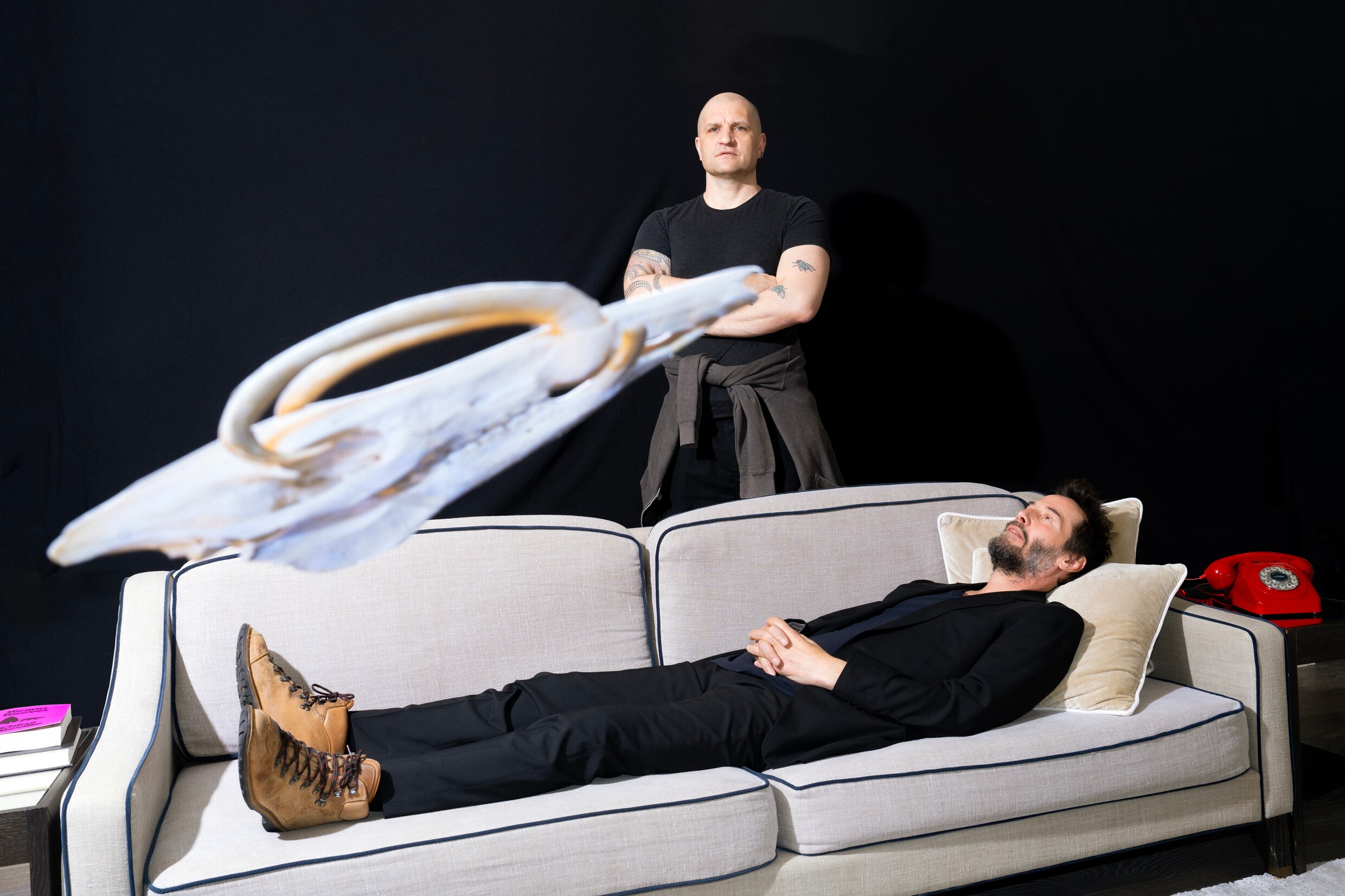 Keanu Reeves schreef een boek. Een héél vreemd boek: ‘Het is een andere ...