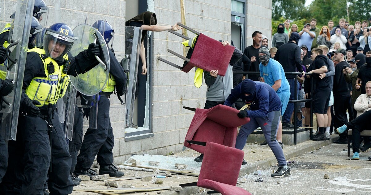 VK bereidt zich voor op meer geweld: 6.000 speciaal getrainde agenten ...