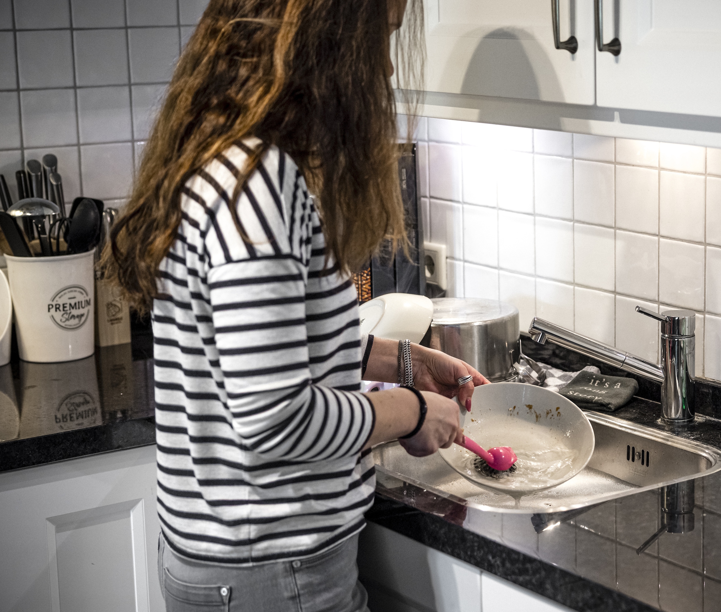 Nog snel een kleine afwas met de hand? Kies liever voor de ‘luie’ optie ...