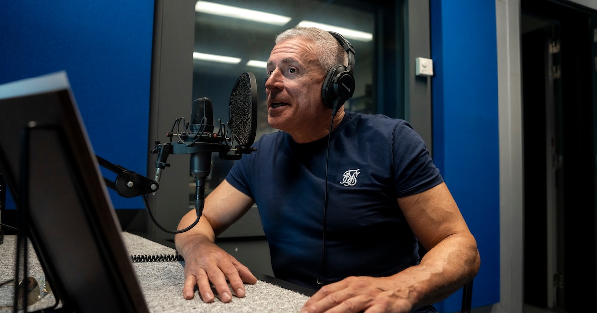 De comeback van ‘Komen eten’, met de vertrouwde stem van Peter Van Asbroeck | De Morgen