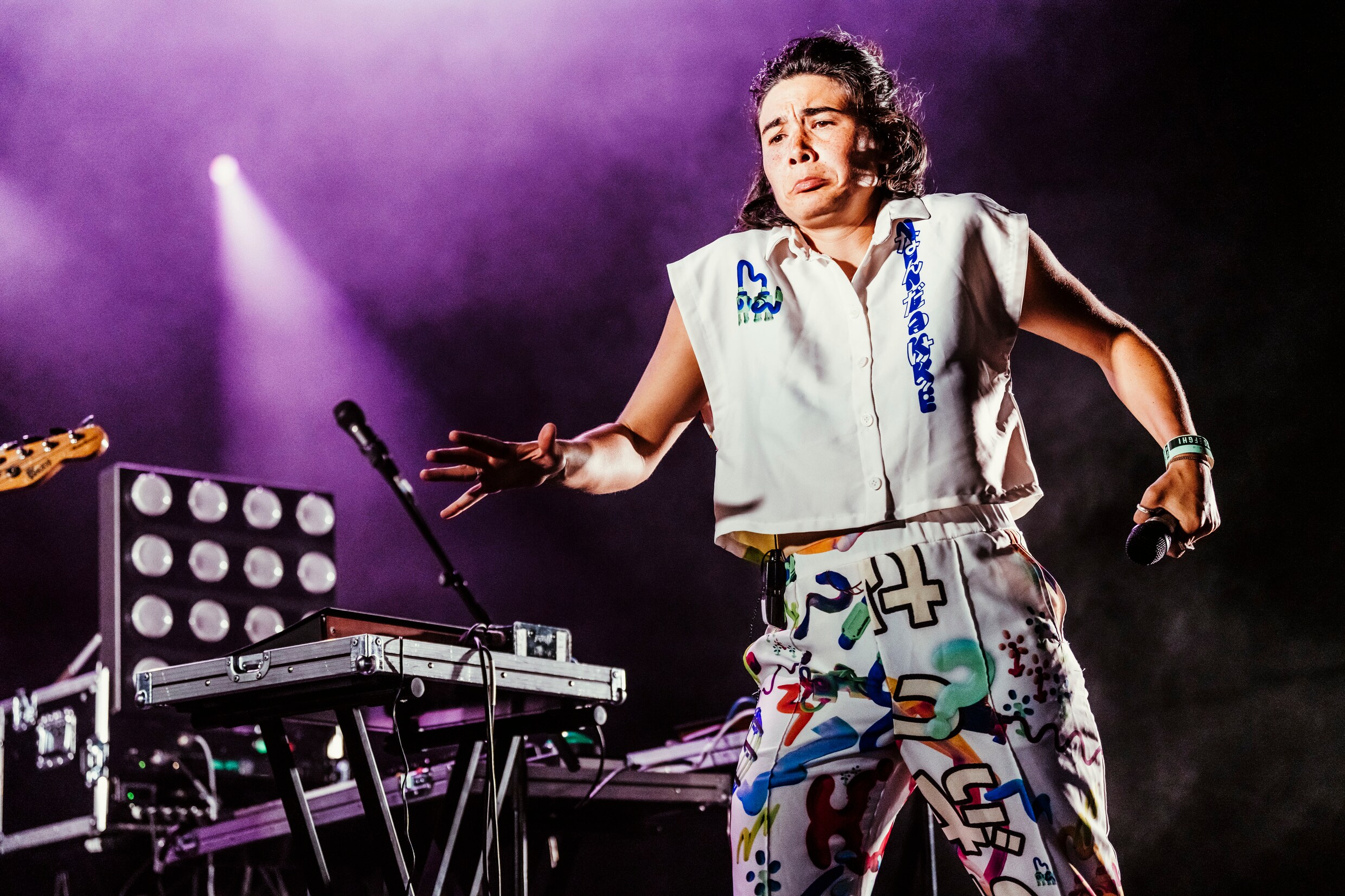 Snel, energiek, zweterig: Aili speelde op Pukkelpop een concert als een ...