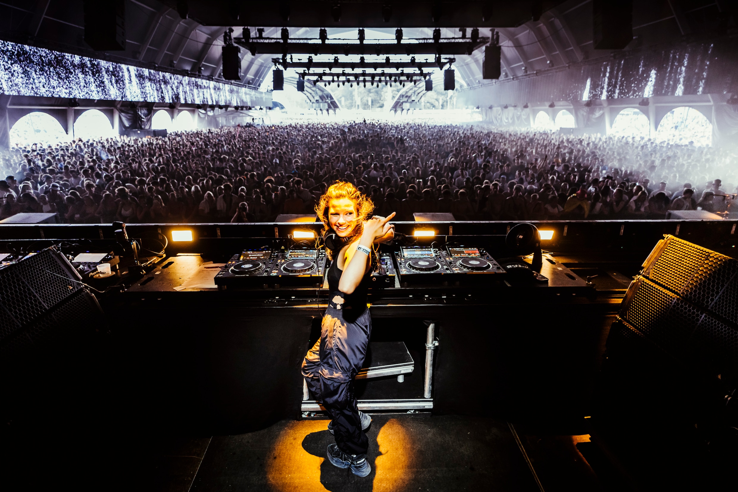 Amber Broos liet als meestbesproken jonge techno-dj van Vlaanderen de ...