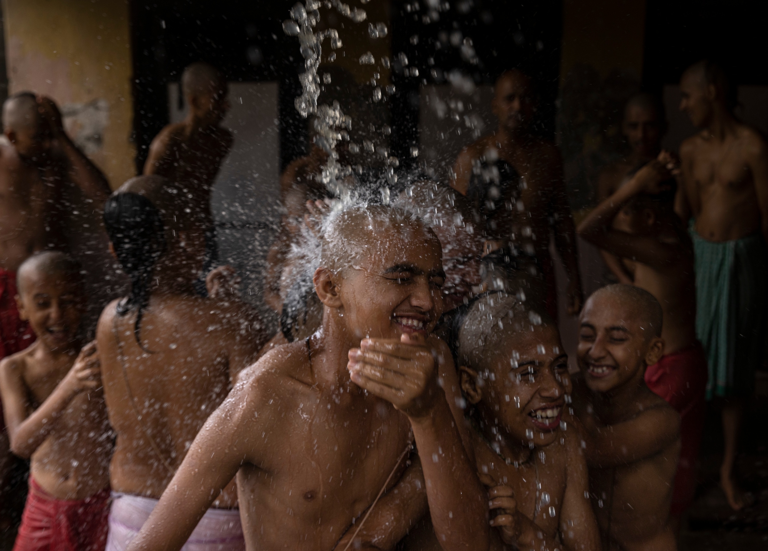 Daarom dragen hindoes in Nepal een rood armbandje | De Morgen