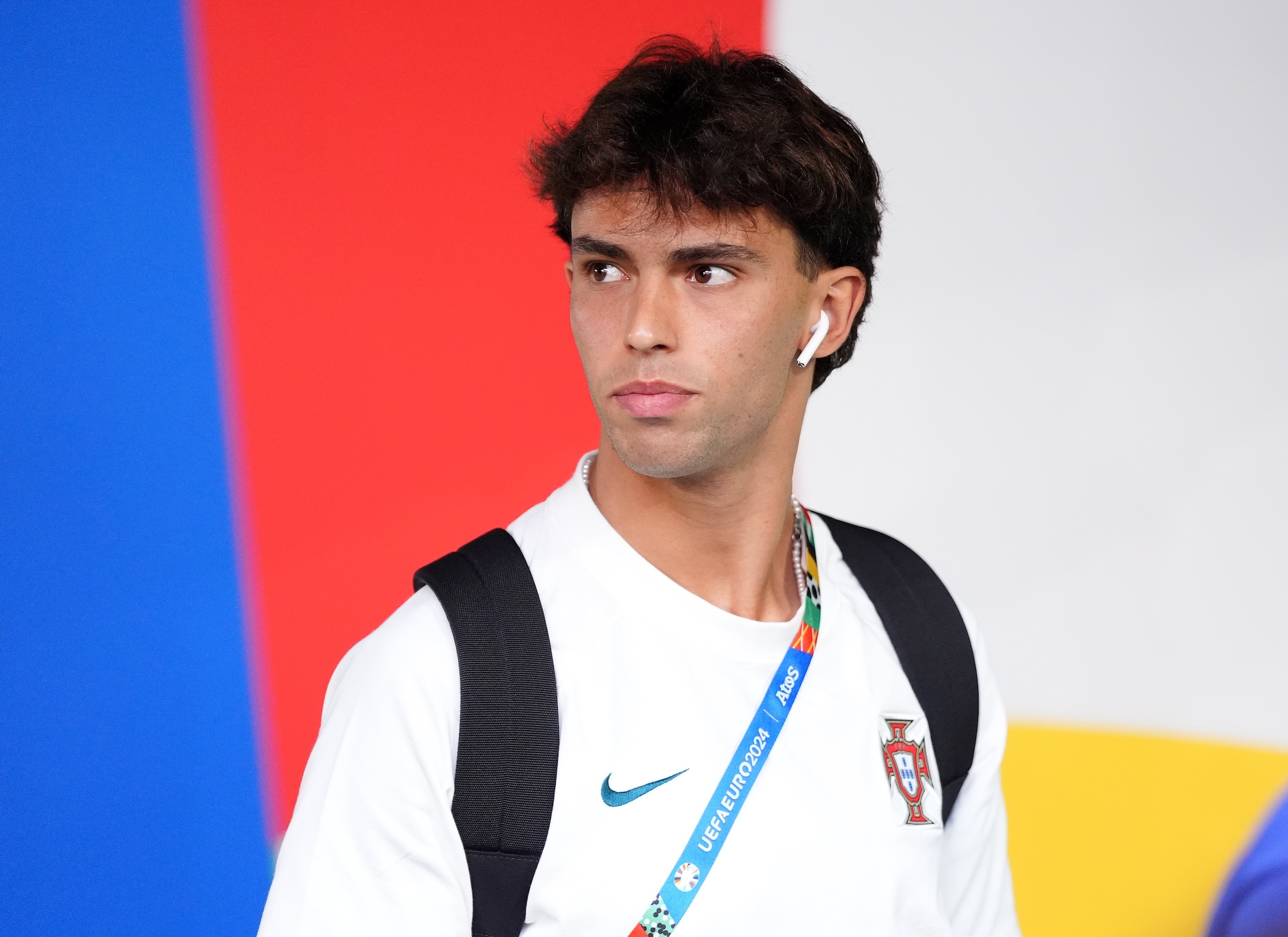 Spelen met een bal is oké, spelen met een dier niet: João Félix onder ...
