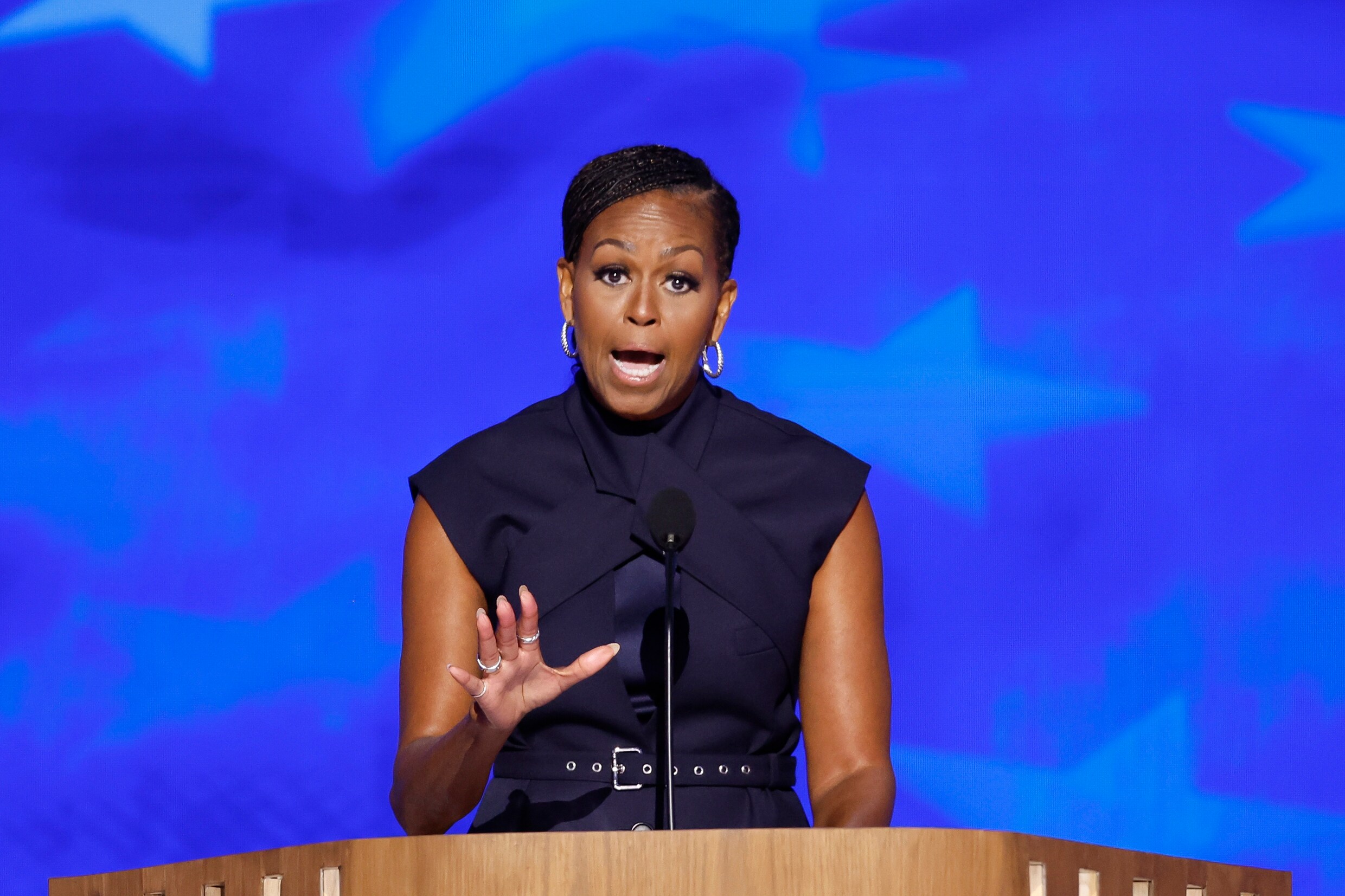 Hoe Michelle Obama uithaalde naar Donald Trump: ‘Wie gaat hem vertellen ...