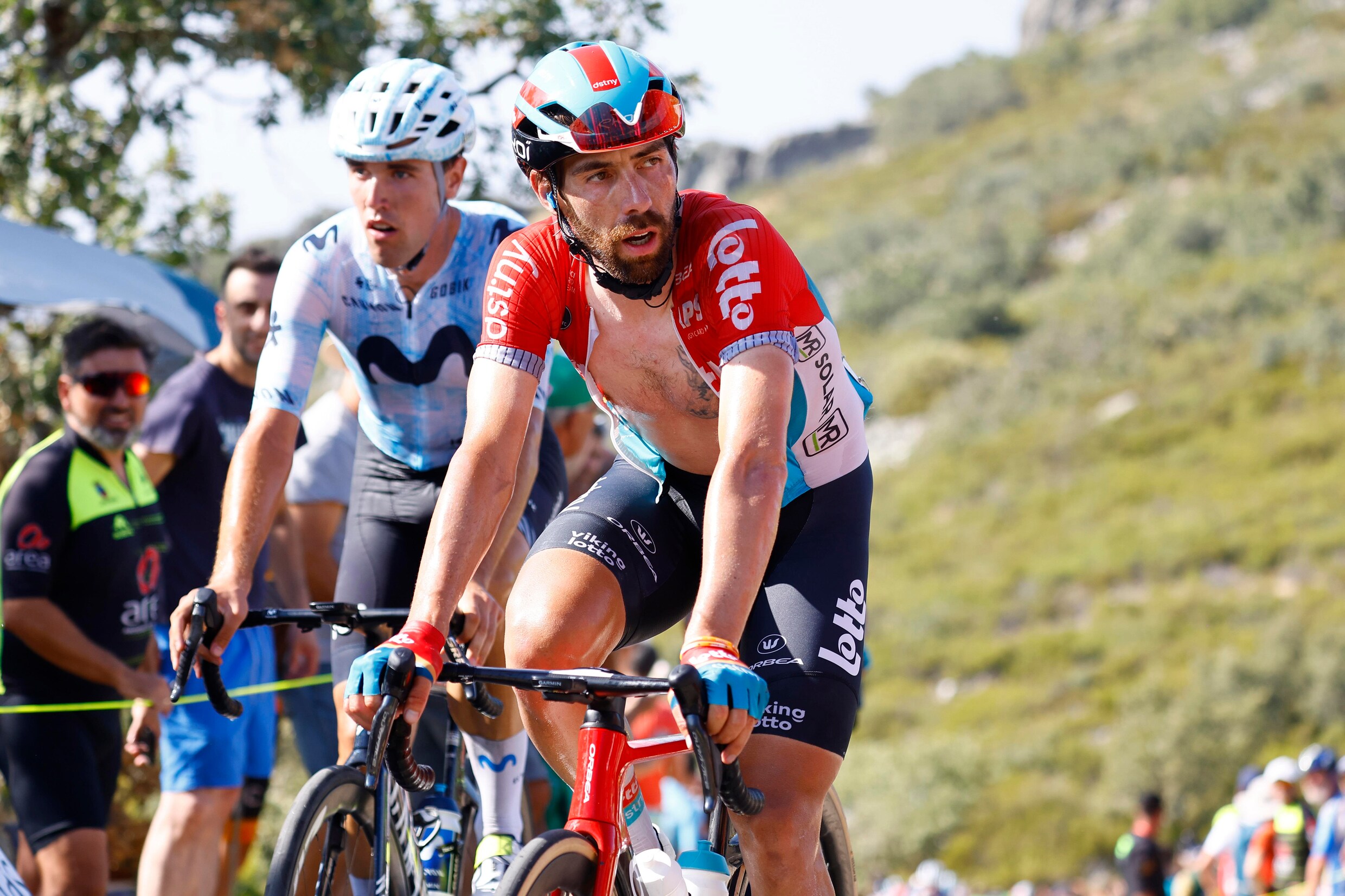 Het Vuelta-peloton snakt naar ijs en bidons: ‘Telkens als ik keek, zag ...