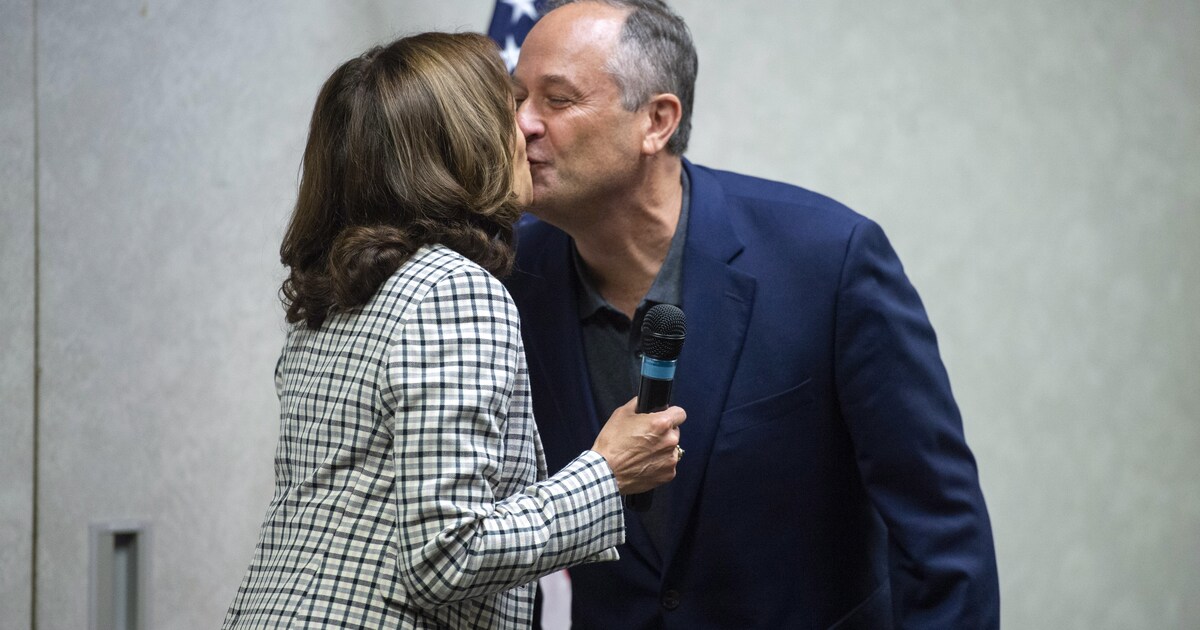 Wordt hij straks de ‘first gentleman’ van de VS? Waarom echtgenoot Doug ...