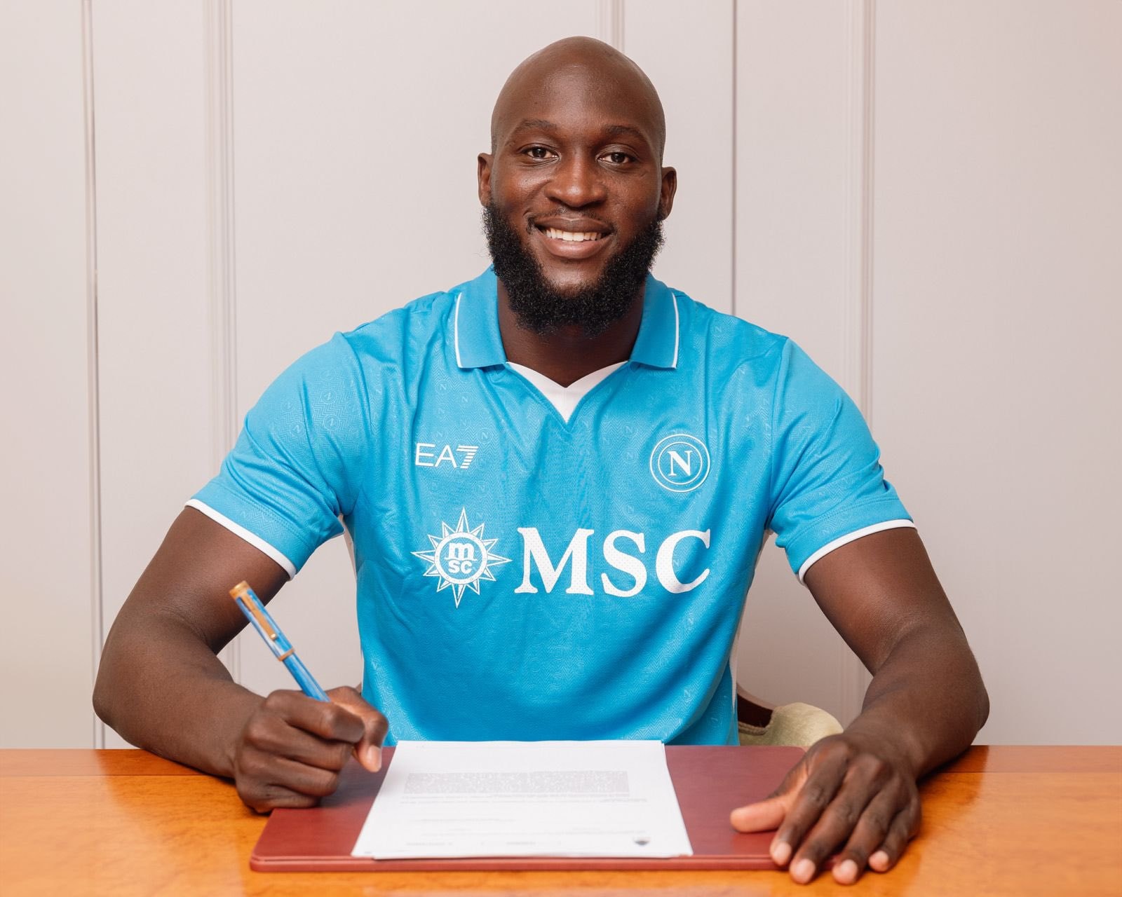 Het is officieel: Romelu Lukaku ruilt Chelsea definitief in voor Napoli ...