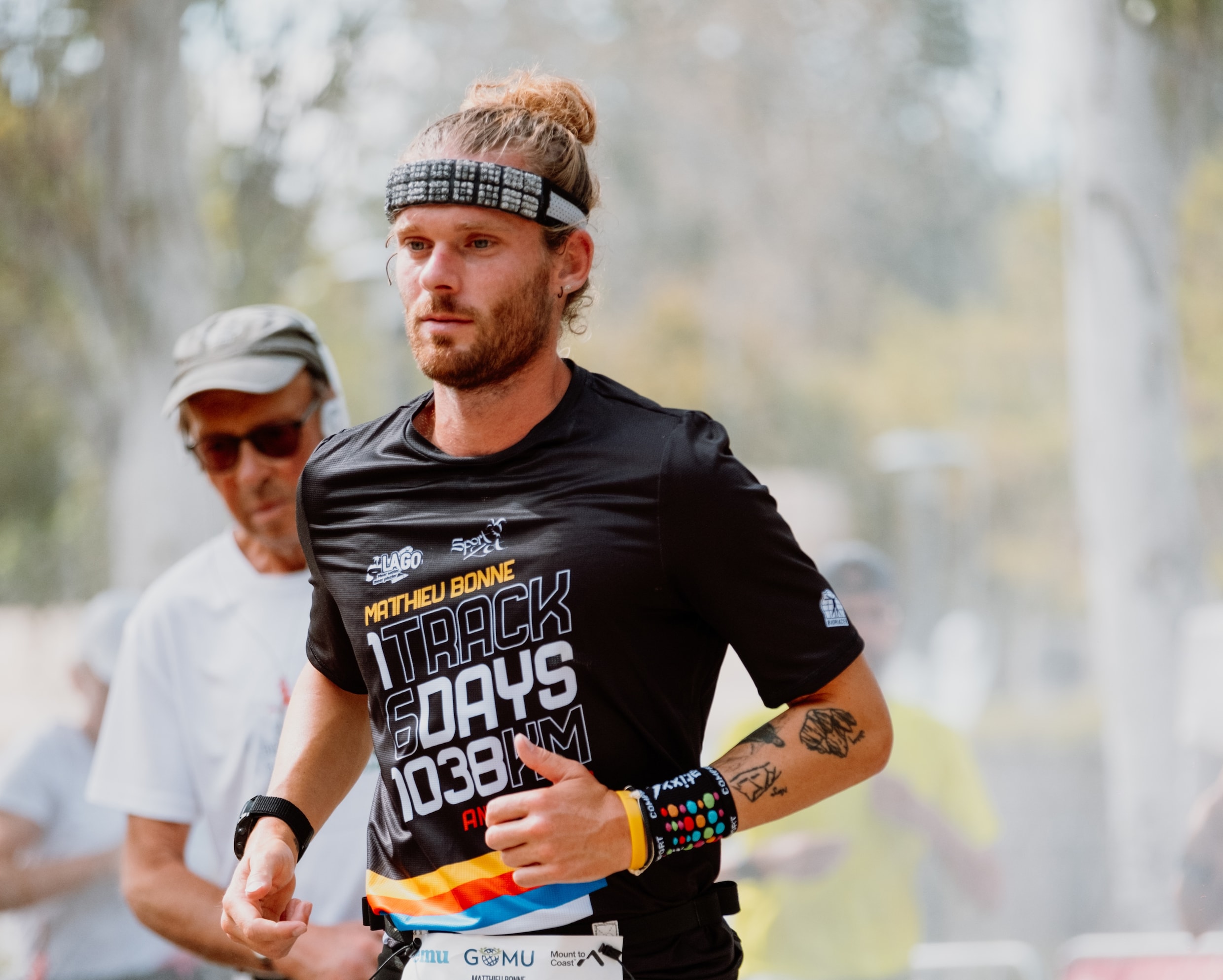 Ultra-atleet Matthieu Bonne loopt meer dan 473 kilometer in 48 uur en ...
