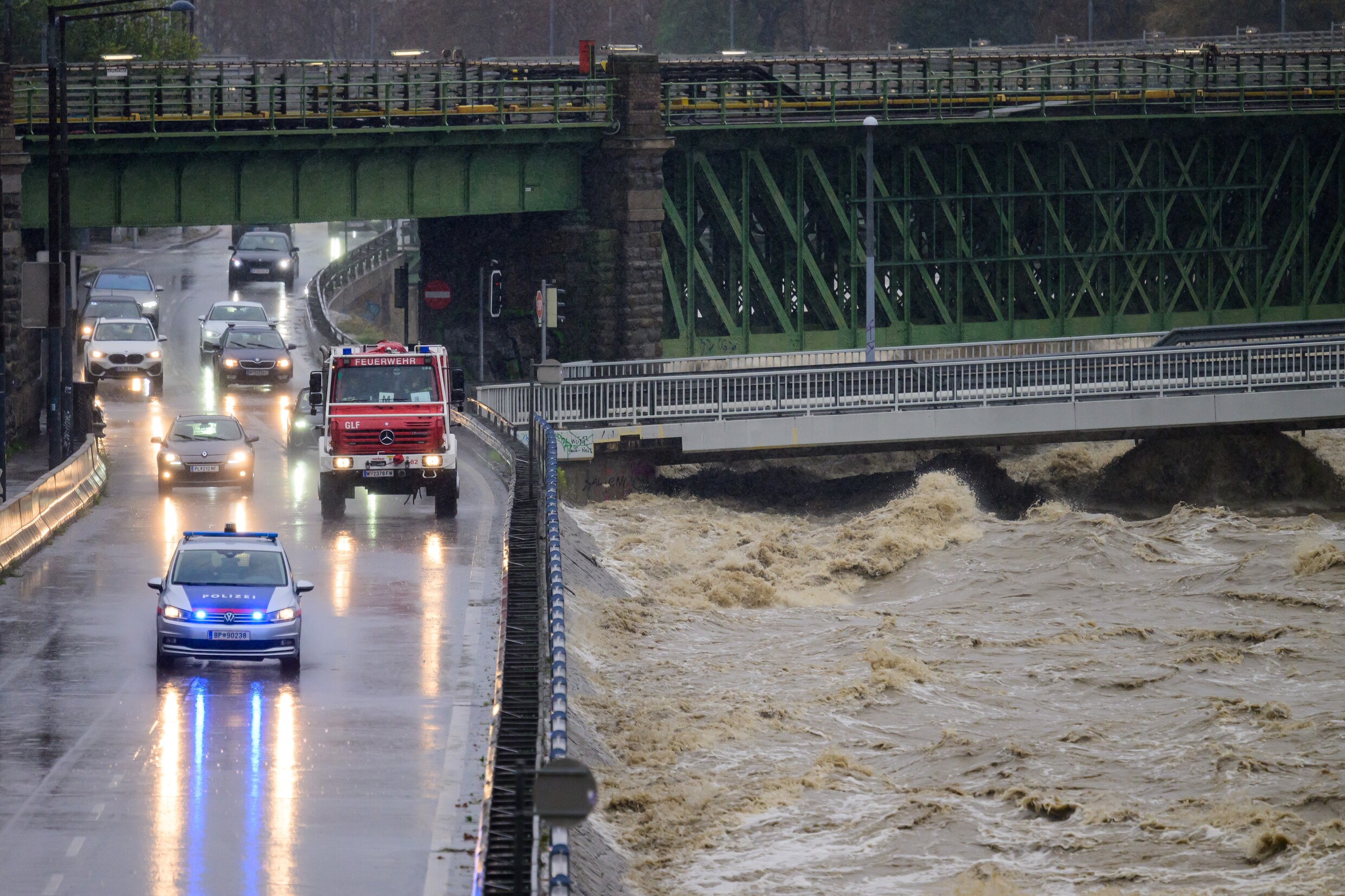 Live - Al meer dan 1.000 mensen geëvacueerd door noodweer in noorden ...