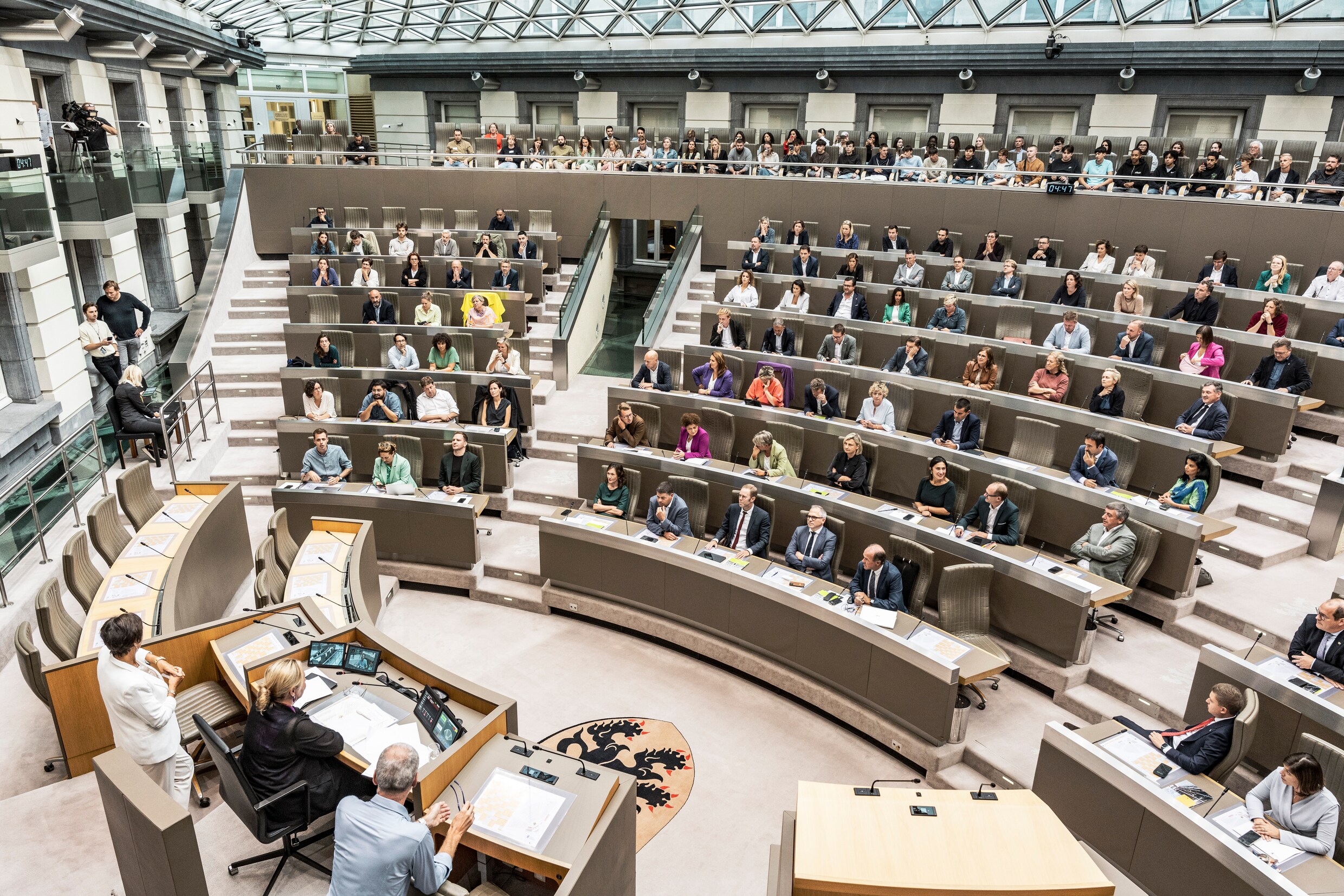 Onze democratie heeft niet zozeer minder parlementsleden nodig, wel ...