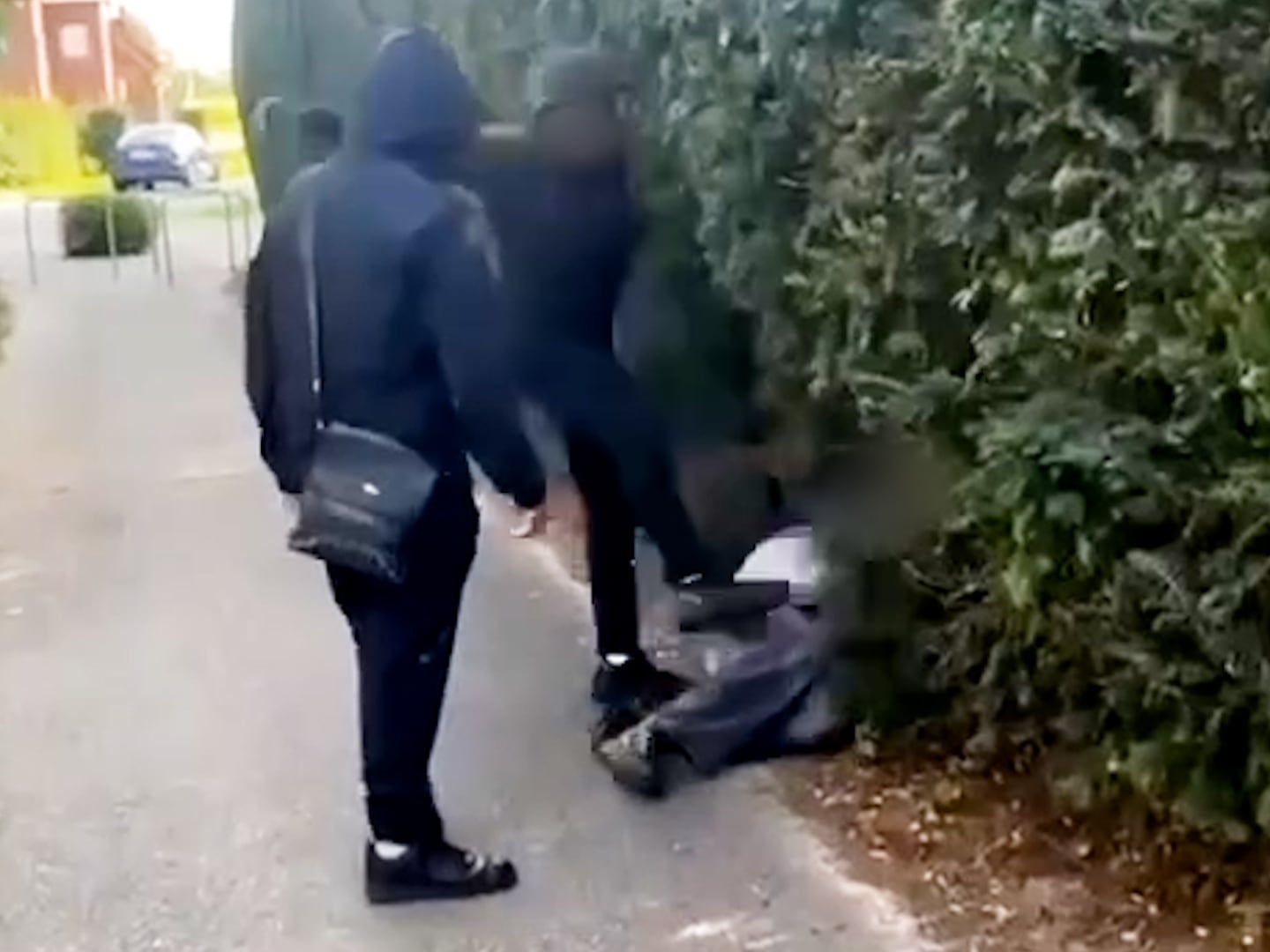 Tieners krijgen klappen tijdens vechtpartij na schooltijd in Herk-de-Stad: minderjarige ...