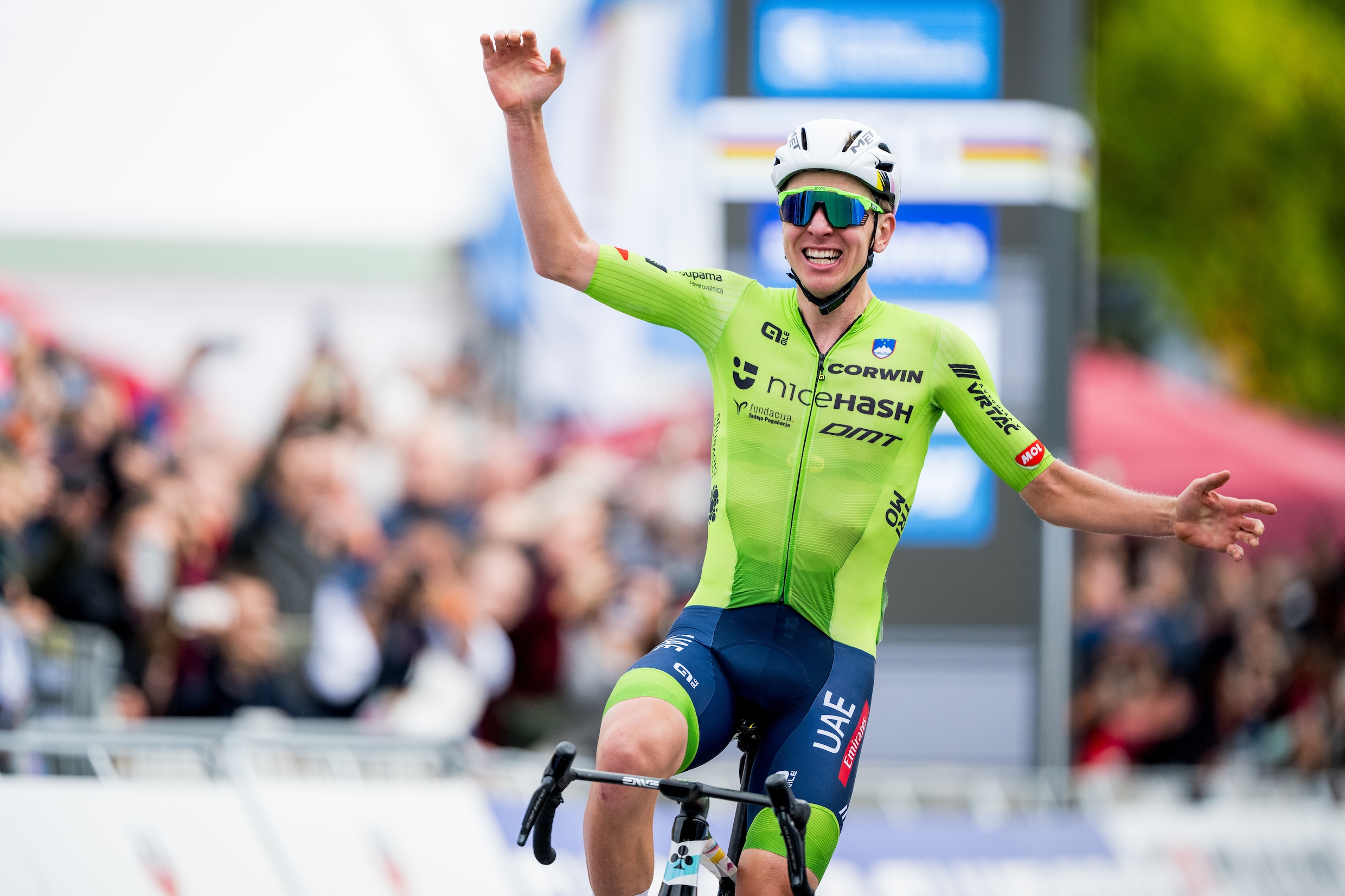 Sloveen Tadej Pogacar wint wereldkampioenschap wielrennen in Zürich ...