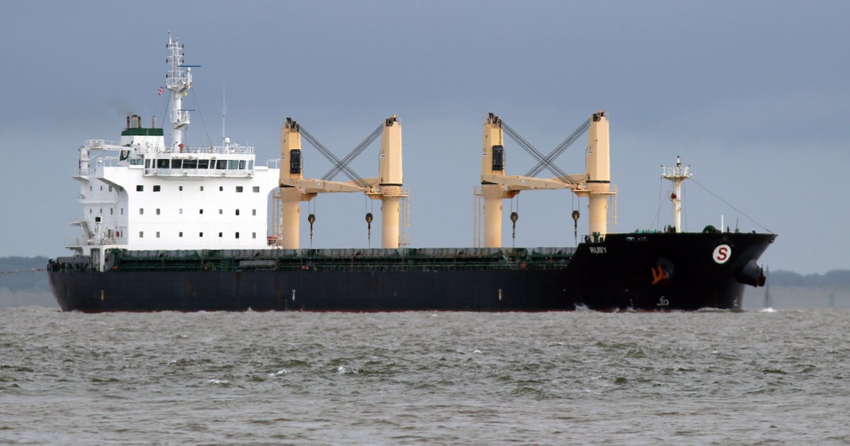 Russisch schip met explosieve lading ligt in Noordzee op zoek naar ...