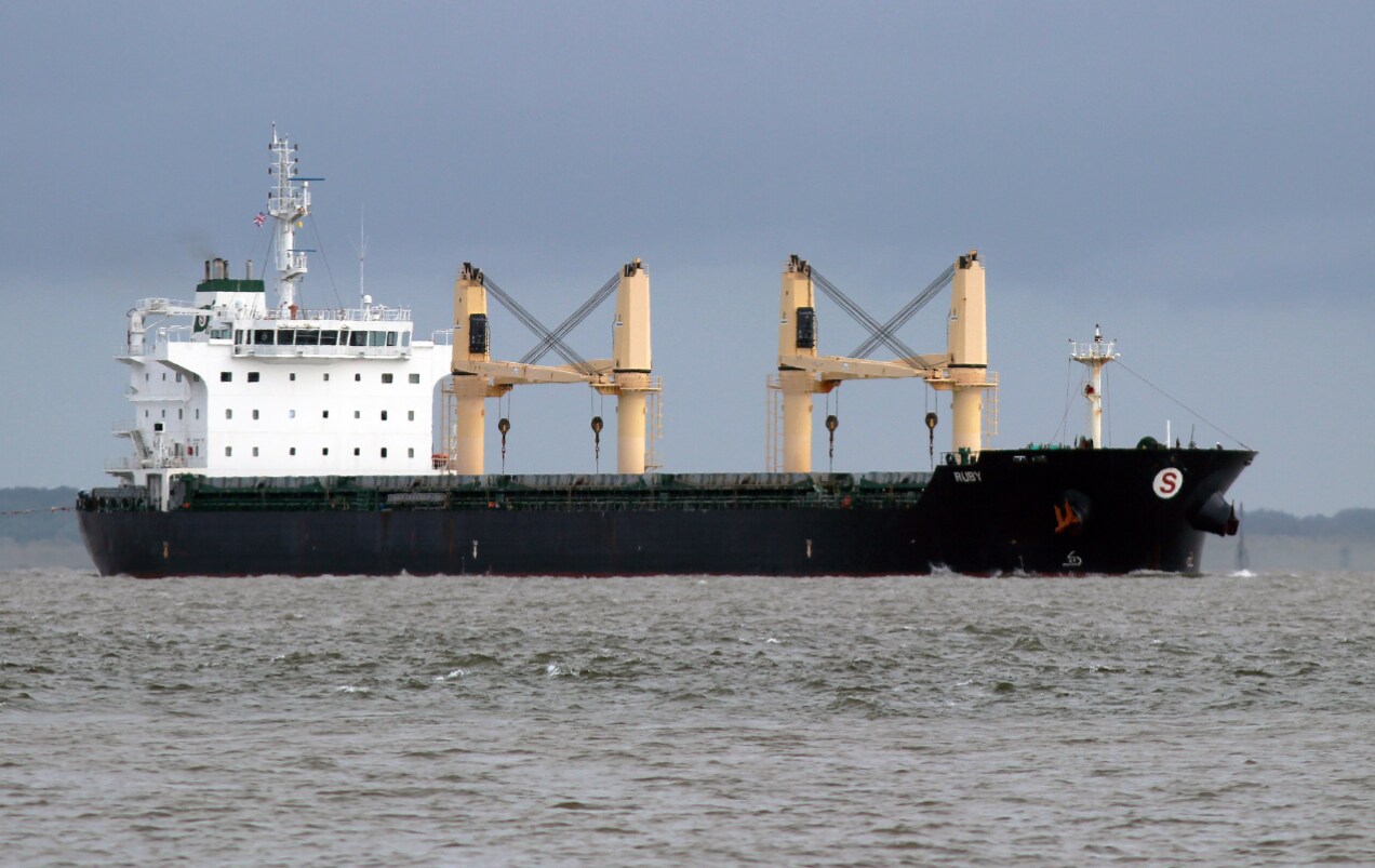 Russisch schip met explosieve lading ligt in Noordzee op zoek naar ...