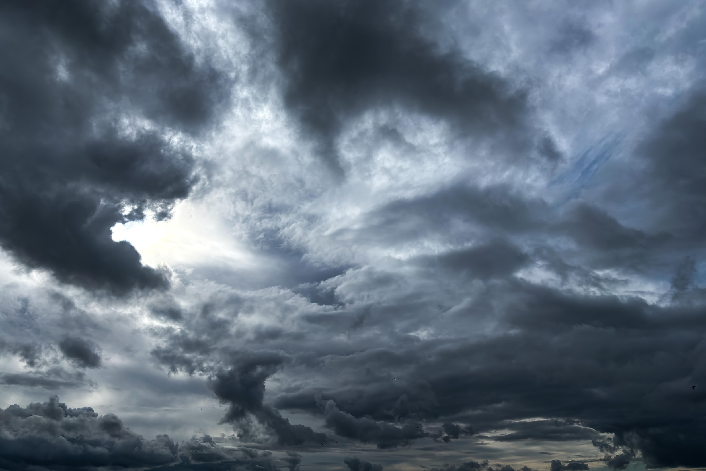 KMI waarschuwt voor slecht weer, noodnummer voor overlast geactiveerd ...