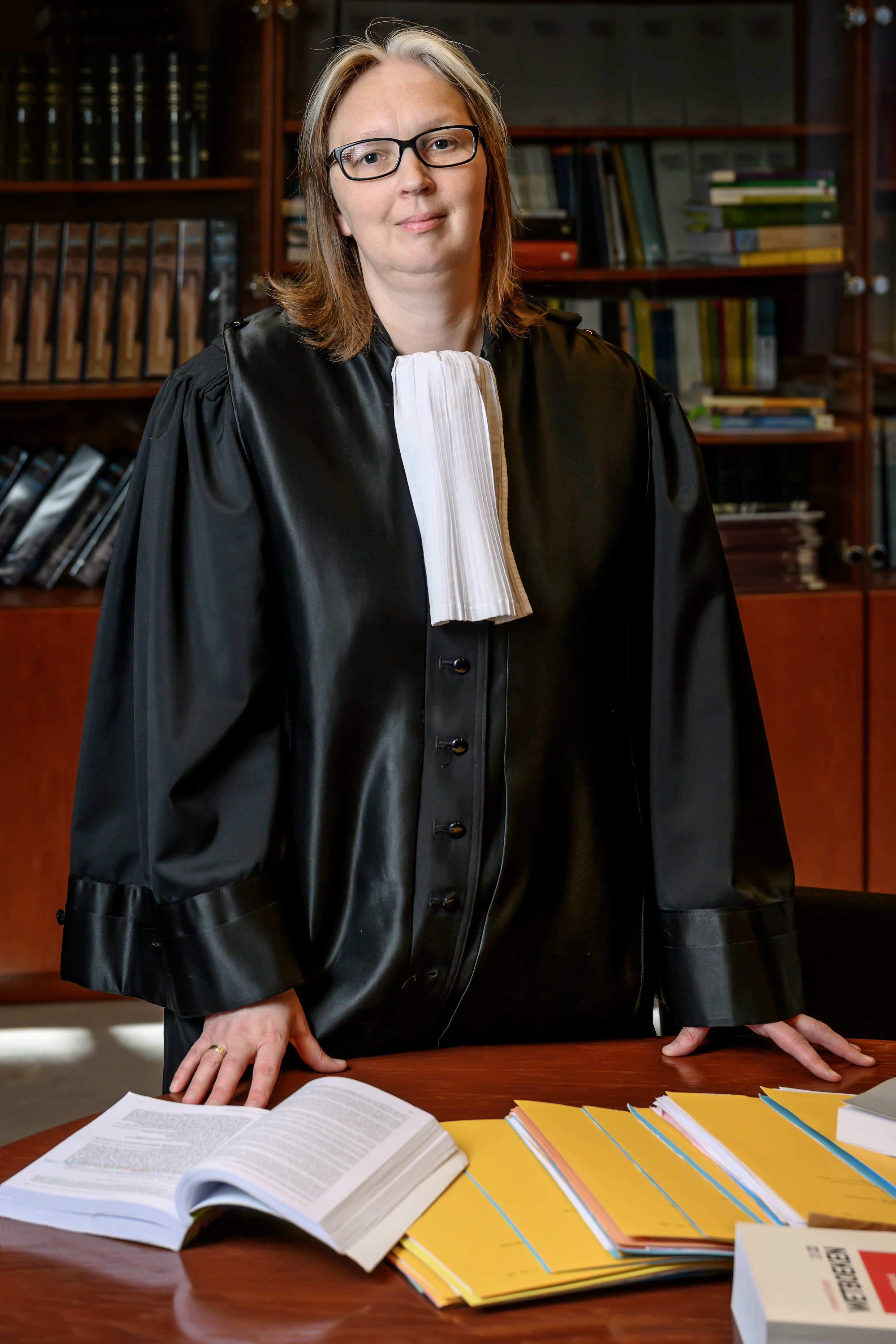 ‘De gsm is aan hun handen geplakt! Ge ziet wat ervan komt’: politierechters over gsm’s achter ...