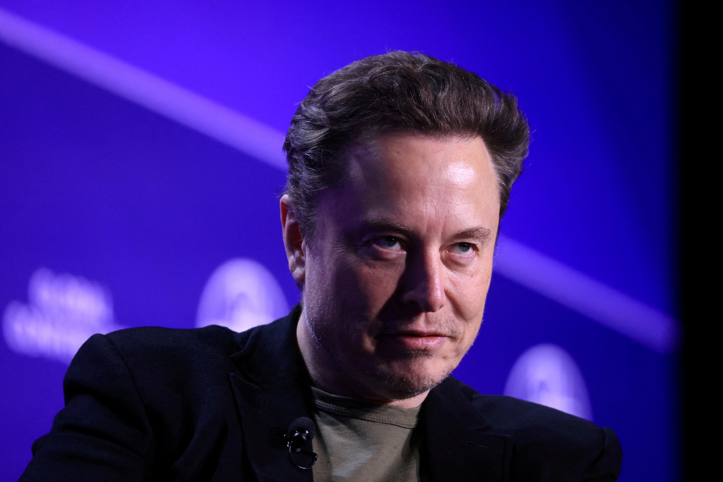 Elon Musk verloot elke dag 1 miljoen euro, om zo gegevens van Trump ...