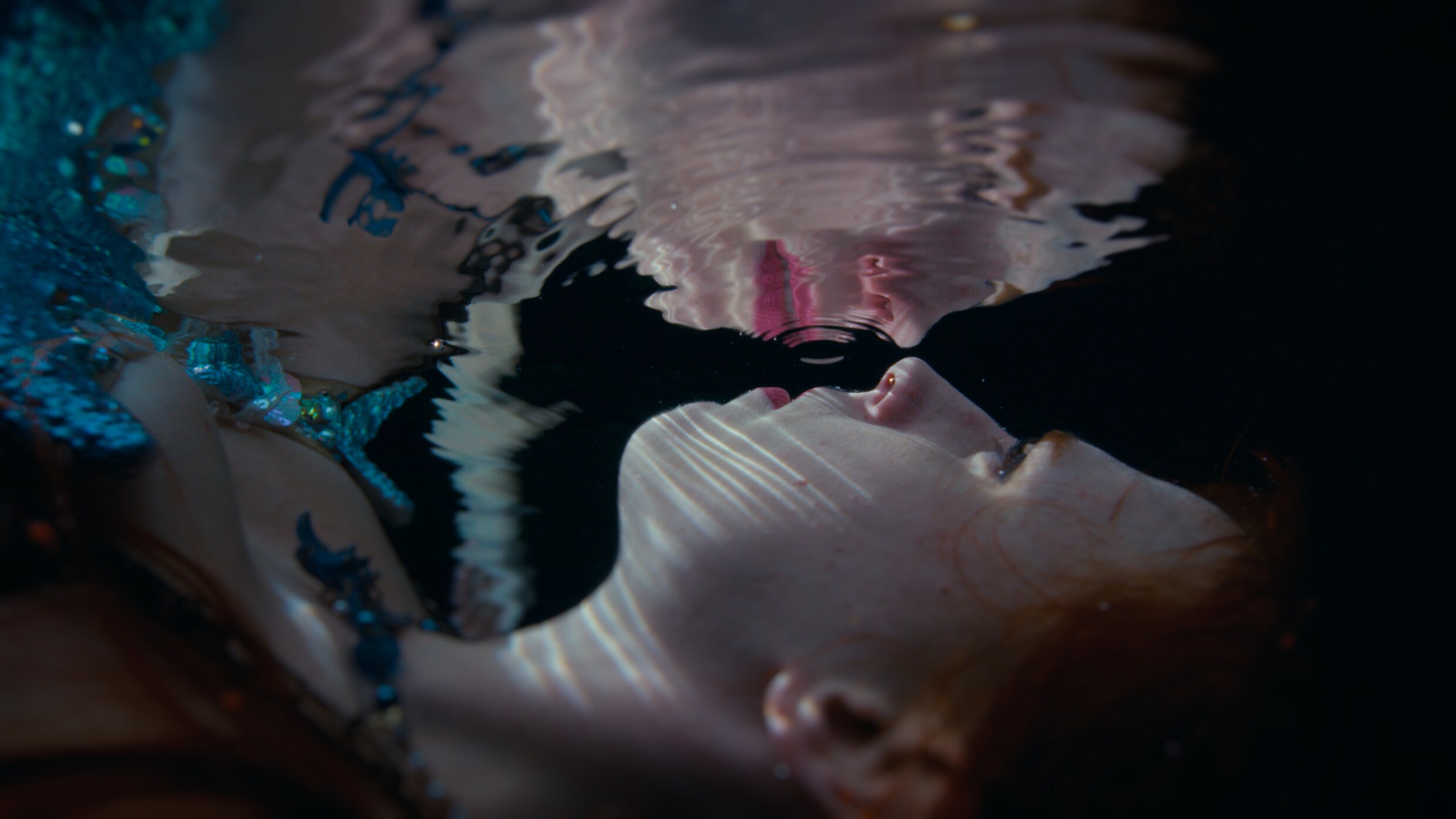 Ode aan de nicht die droomt van een leven als zeemeermin ★★★☆☆ | De Morgen