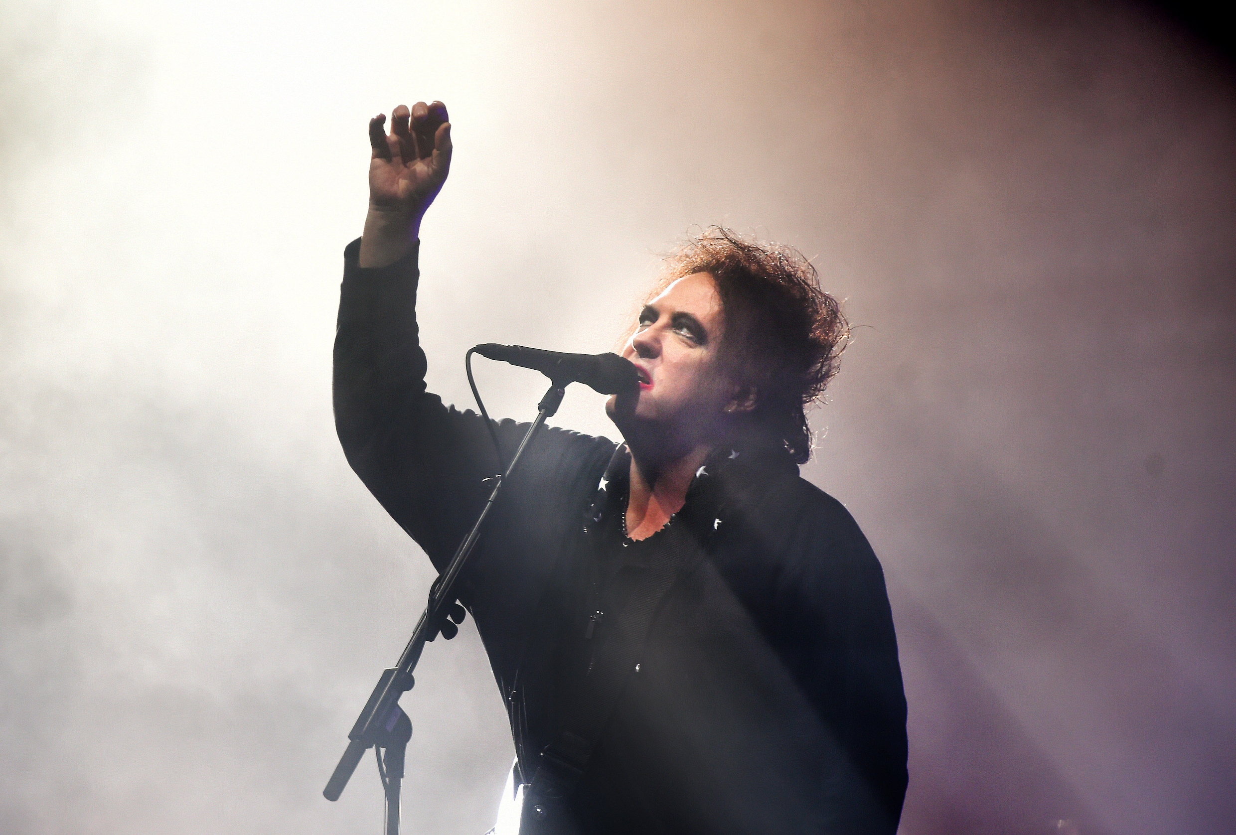 Robert Smith (65) vecht met ouderdom en verdriet op ‘Songs of a Lost ...