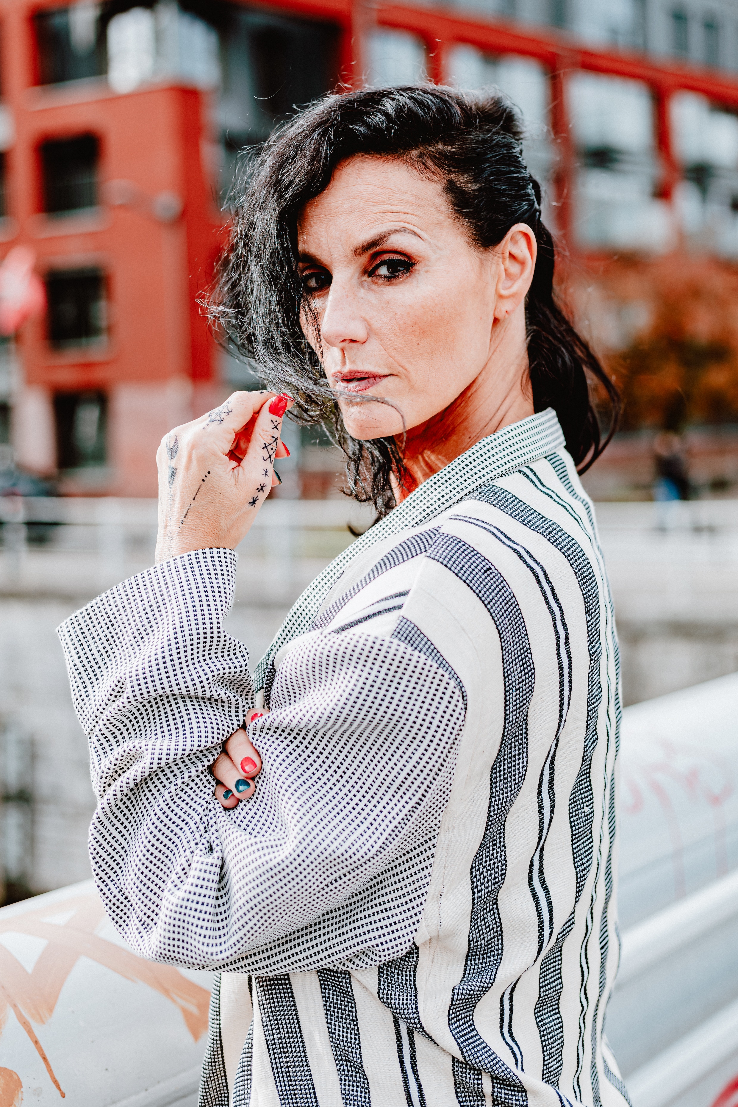 ‘Het voelt niet als een comeback, ik ben nooit echt verdwenen uit de showbizz’: Zohra Aït-Fath ...