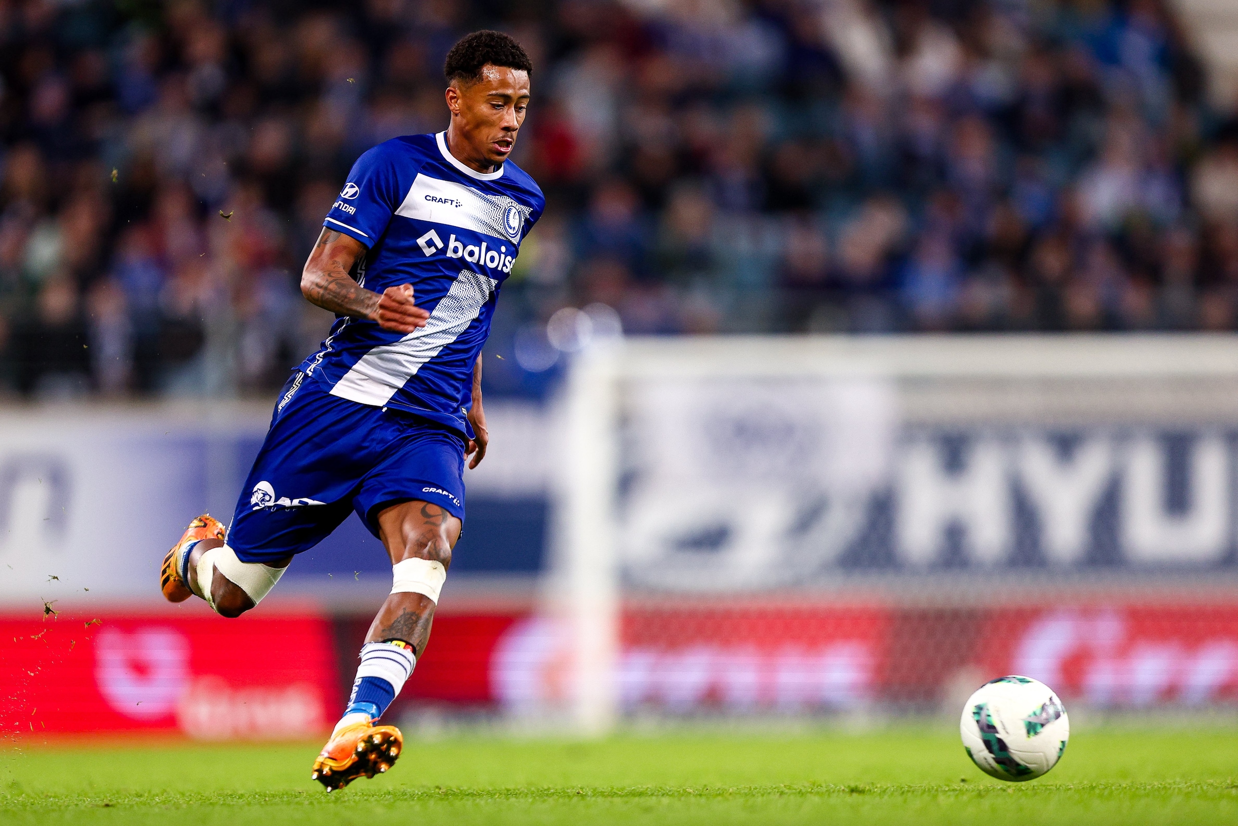 Hij zakte ineen op het veld: ‘Om de defibrillator te plaatsen, sneden ...