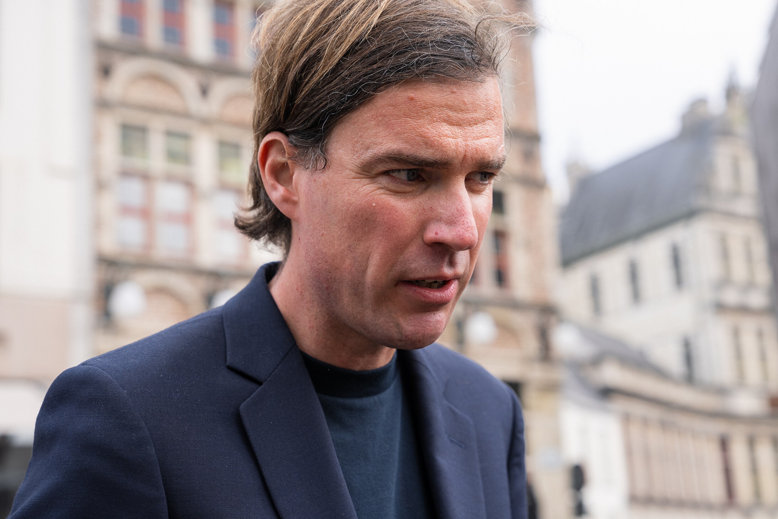 Live - Honderden Gentse actievoerders trekken van Stadskantoor naar Botermarkt: ‘Geen besparing ...