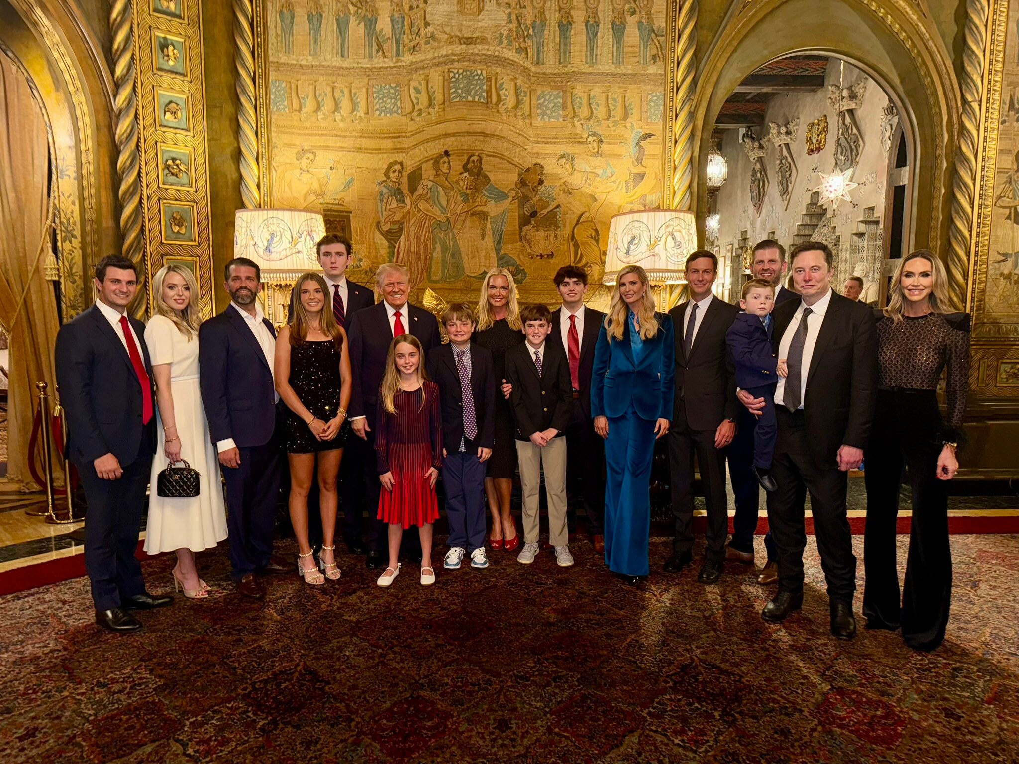 Staande ovaties, etentjes met Trump en samen op familiefoto’s: overal ...