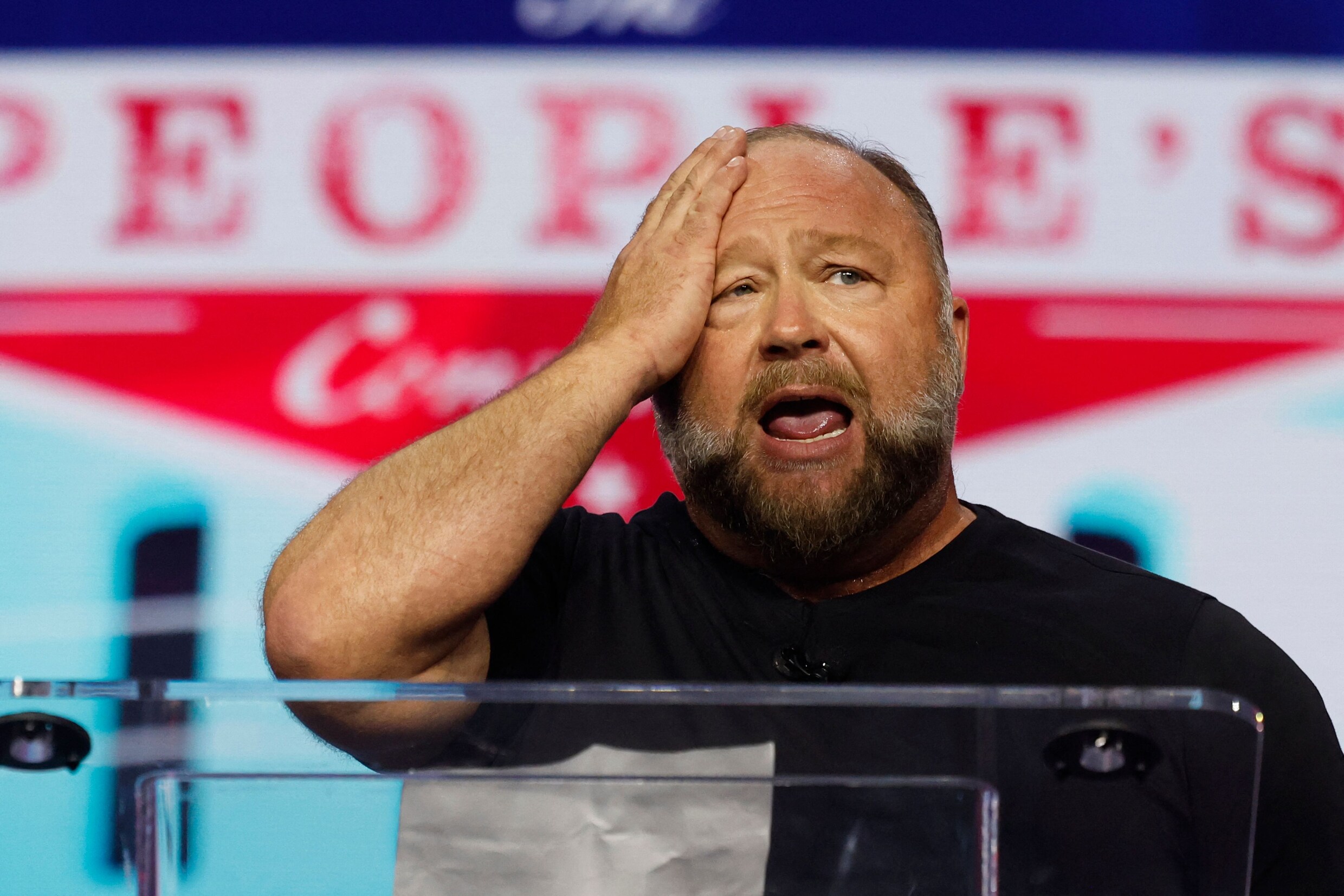 Van complottheorie tot parodie: satirische website koopt Alex Jones ...