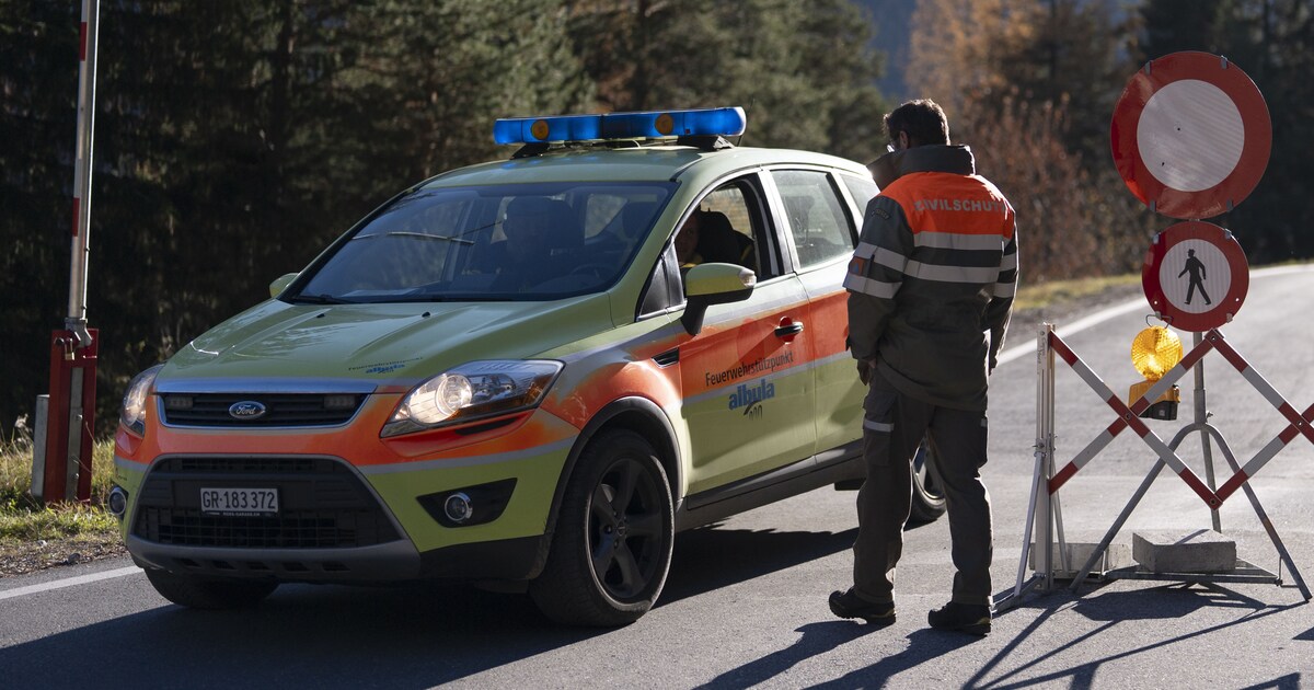 Door rotslawine bedreigd Zwitsers bergdorp is volledig geëvacueerd | De ...