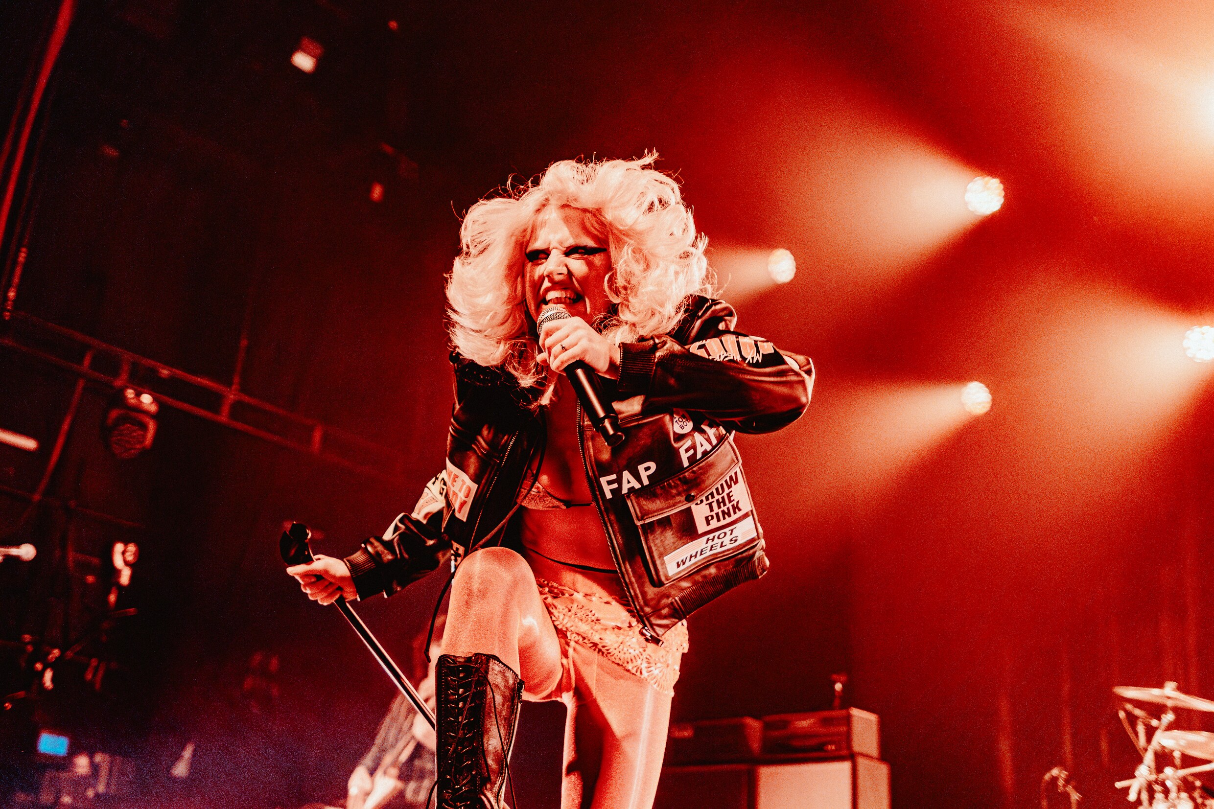 Amyl and The Sniffers in de AB: fluimen, furie en feest ★★★★☆ | De Morgen