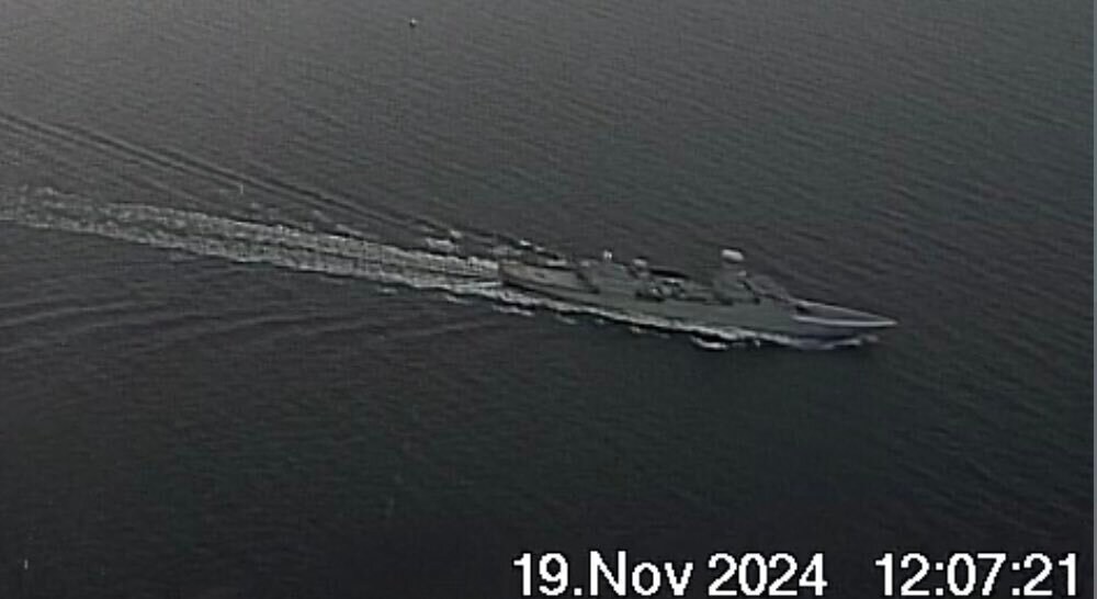 Net op het moment dat de zeekabels knakten, voer de Yi Peng 3 er over ...