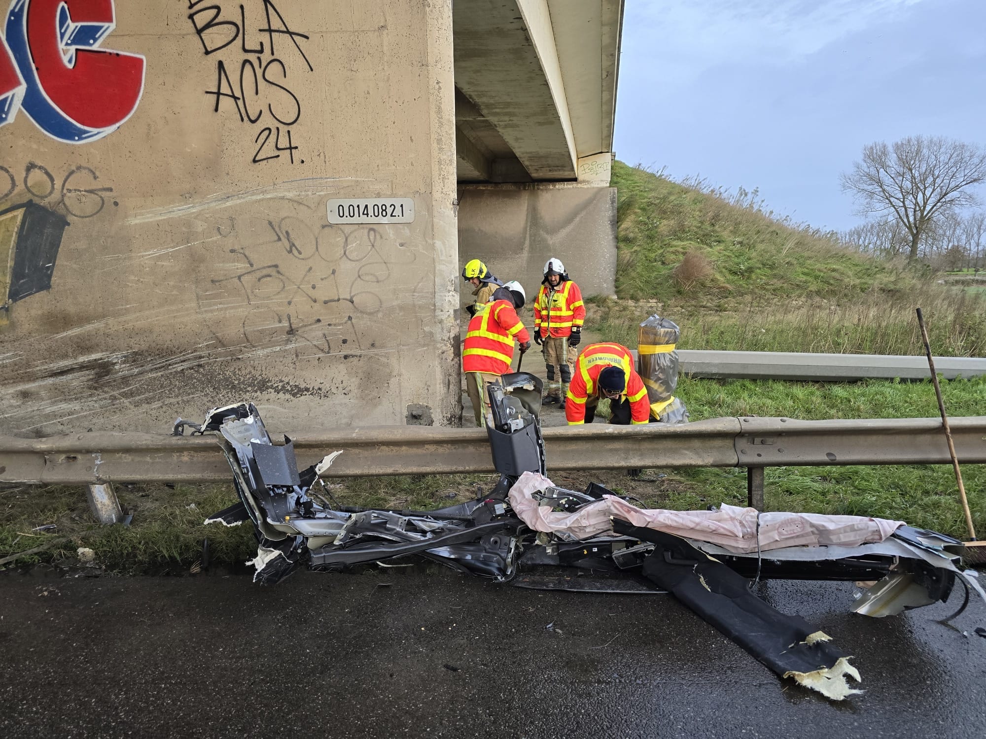 Jonge mama van twee overleden na zware crash op E17 in Lokeren | De Morgen