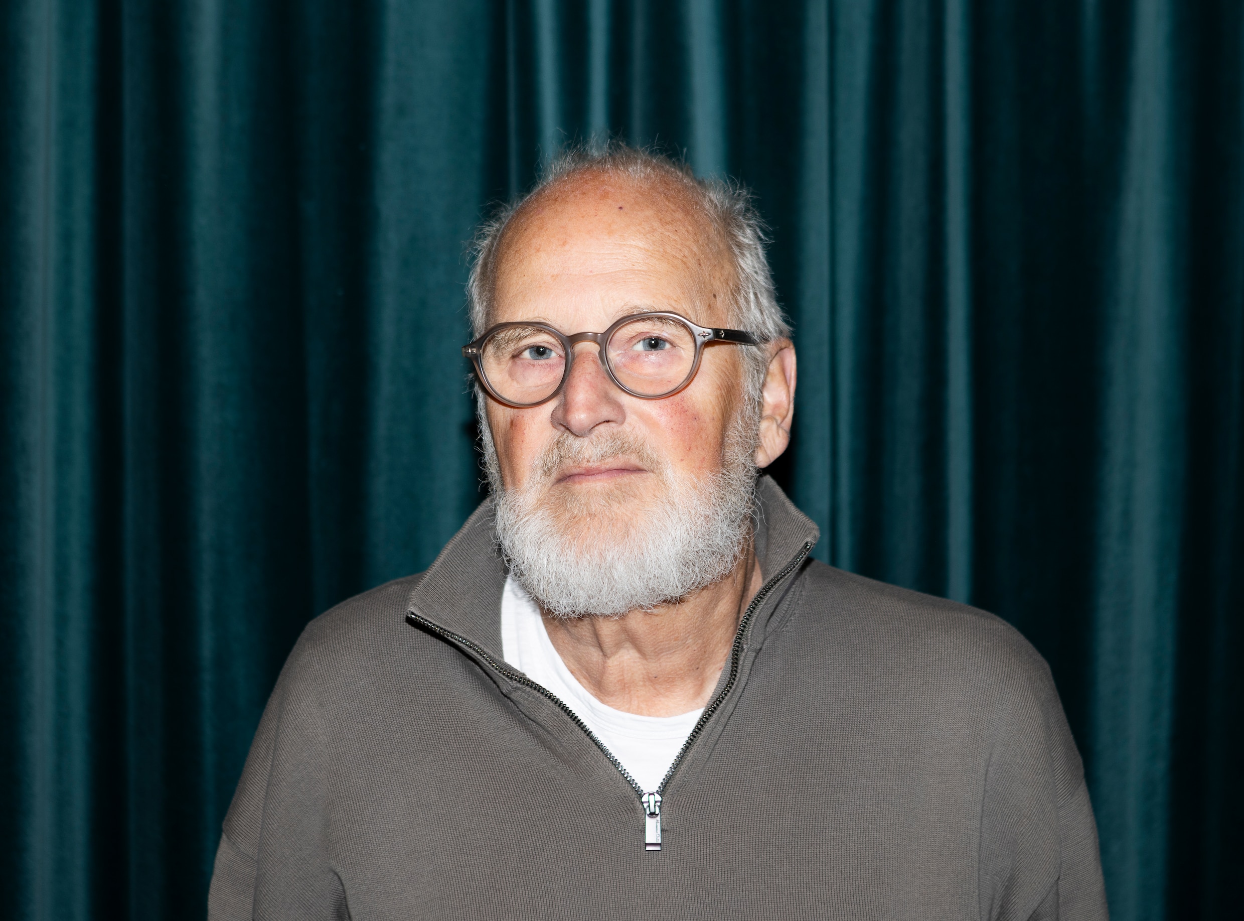 Herman Koch gaat in zijn nieuwe roman ‘Luchtplaats’ weer lekker tekeer ...