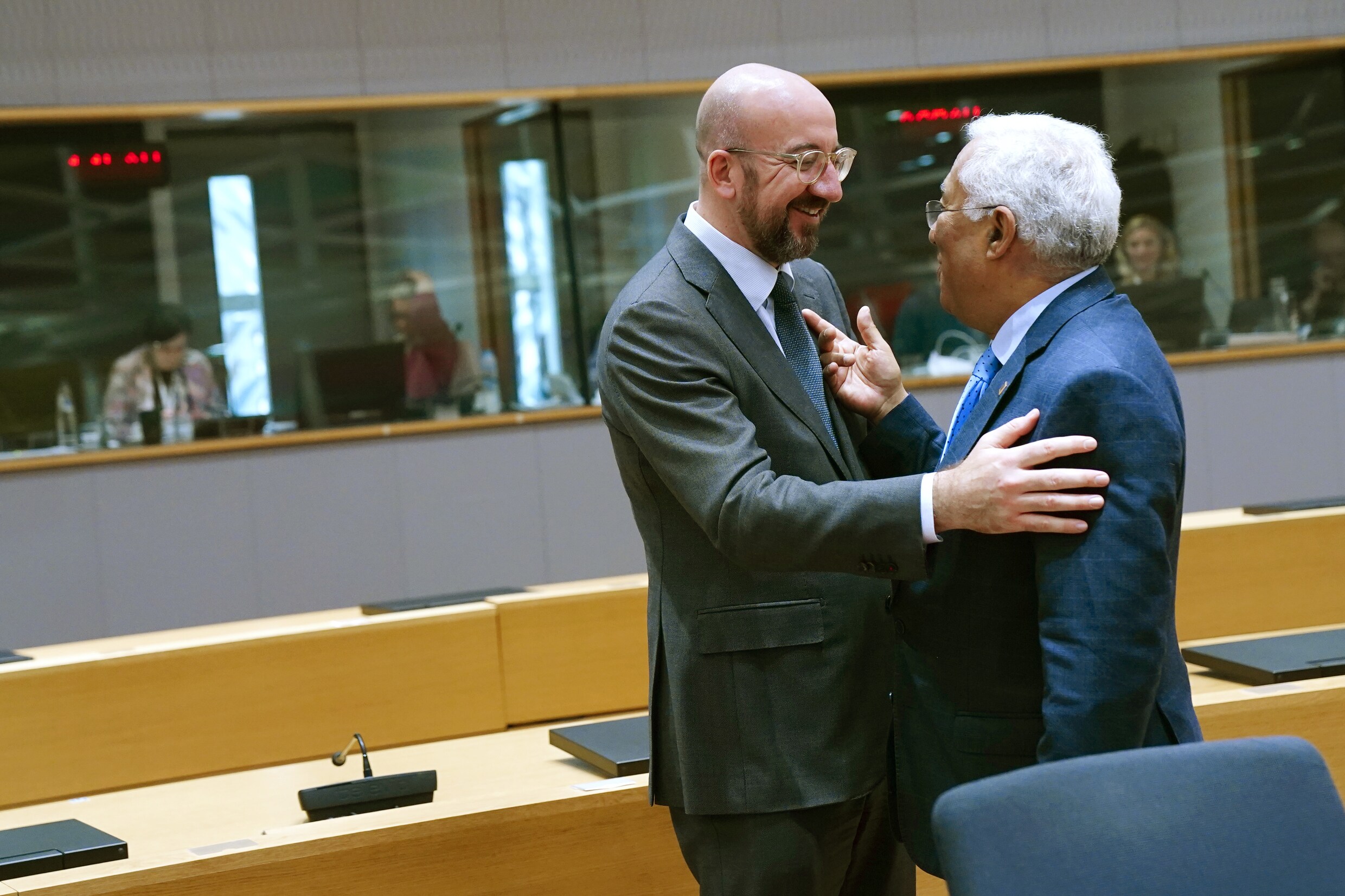 Sekswerkers mogen in loondienst werken en striktere autokeuring: dit ...