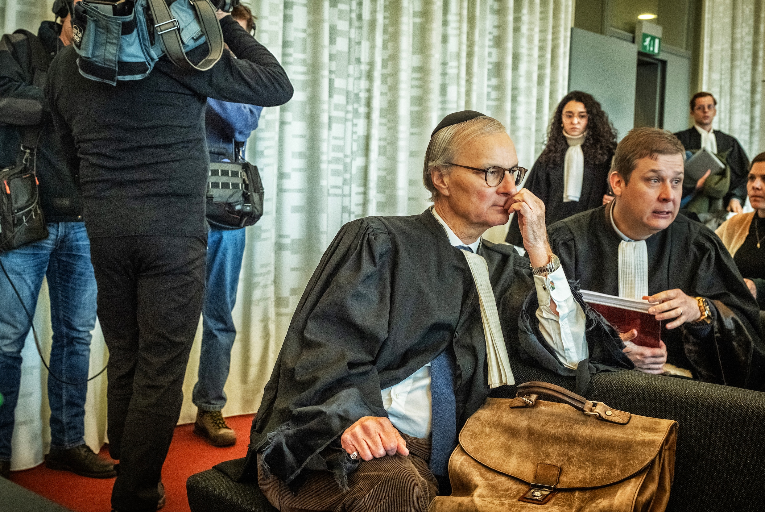 Advocaat Hans Rieder veroordeeld tot zes maanden cel met uitstel voor ...