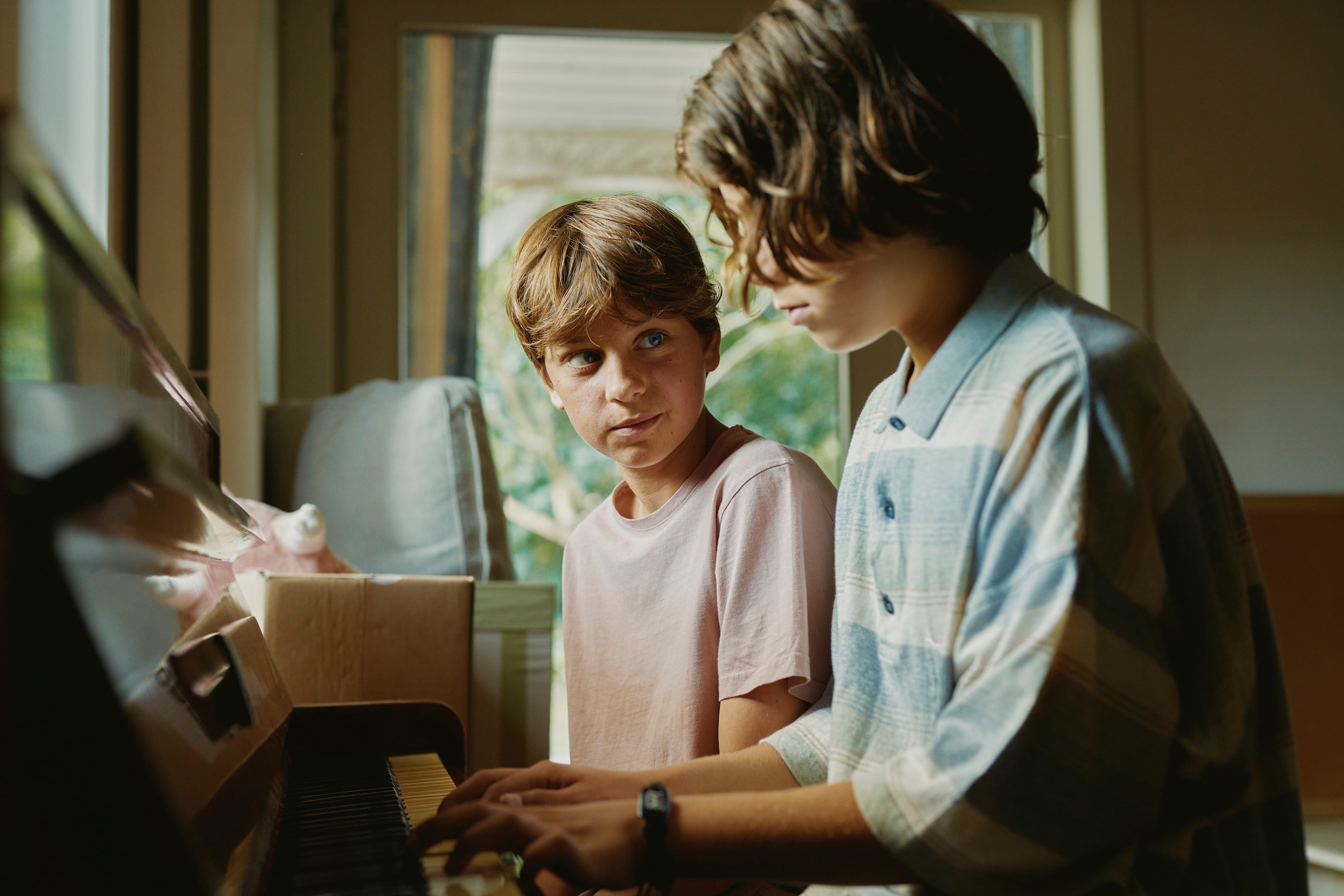 ‘Young Hearts’: Eindelijk mag een jong queer personage een doodgewoon ...