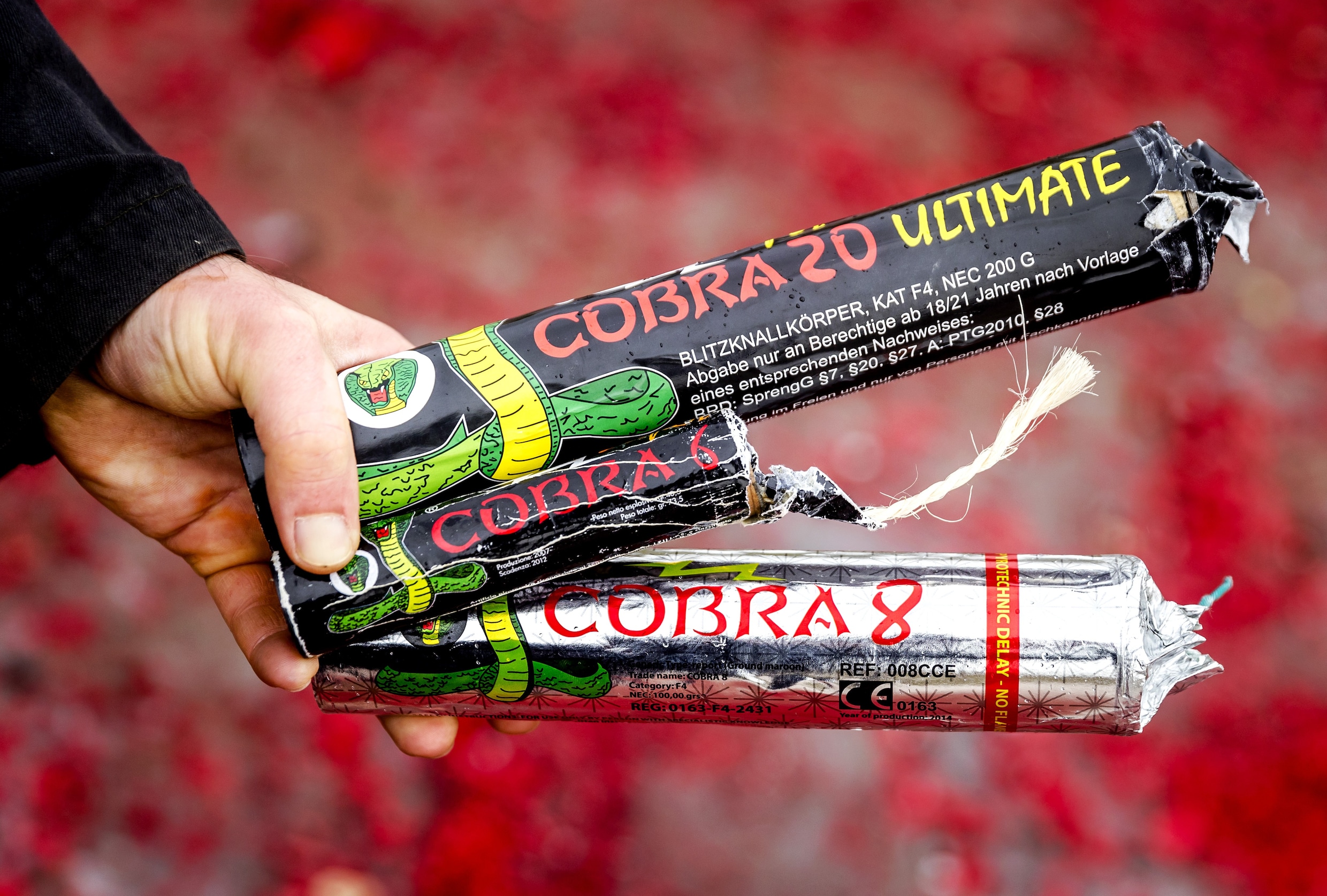 ‘Als Cobra-6 in de handen ontploft, dan worden je vingers afgerukt’: zwaar vuurwerk wint aan ...