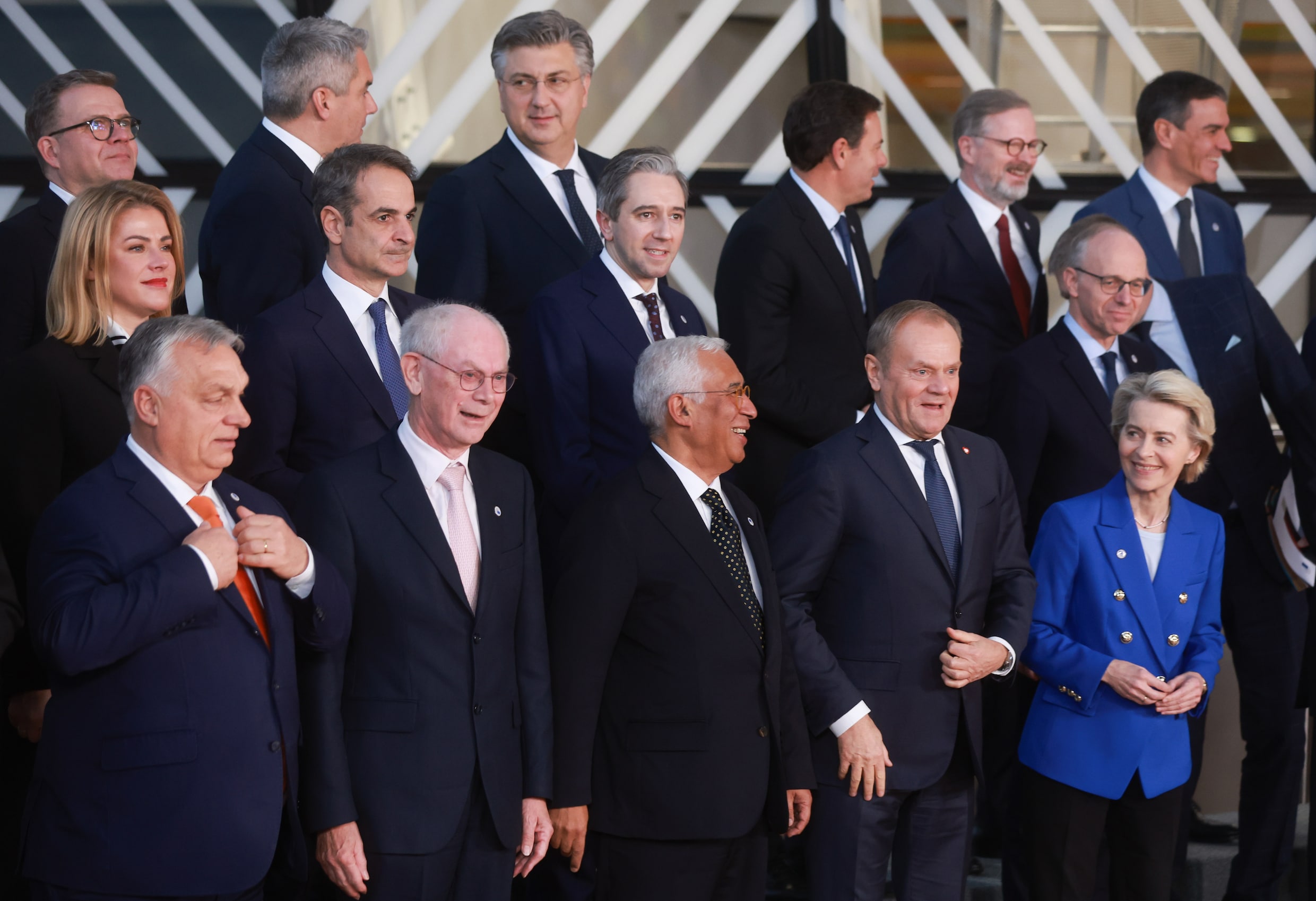 De allereerste EU-top onder leiding van Costa is een groot succes ...