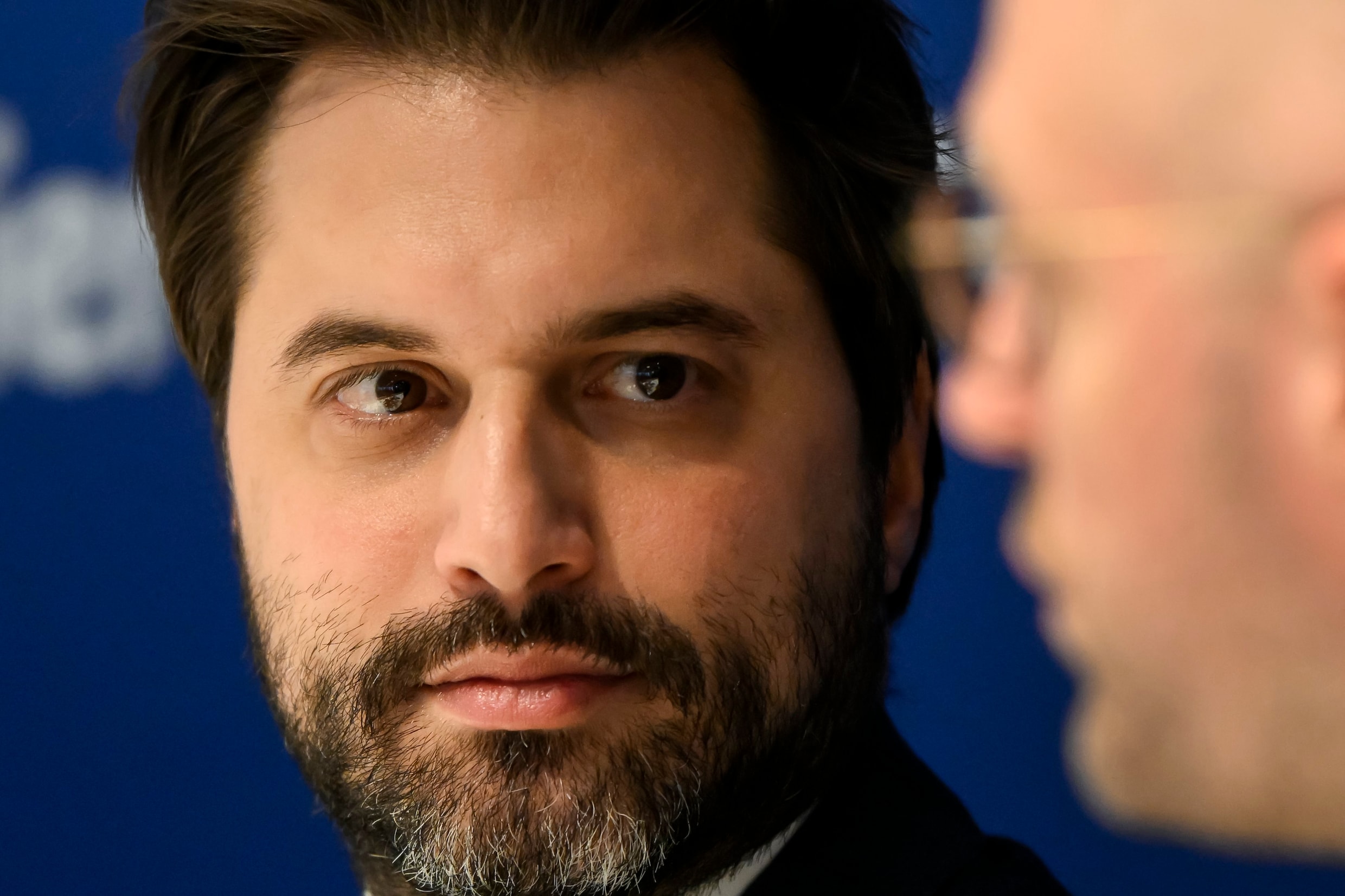 Bouchez spreekt eigen minister tegen: Nederlands toch verplicht in ...