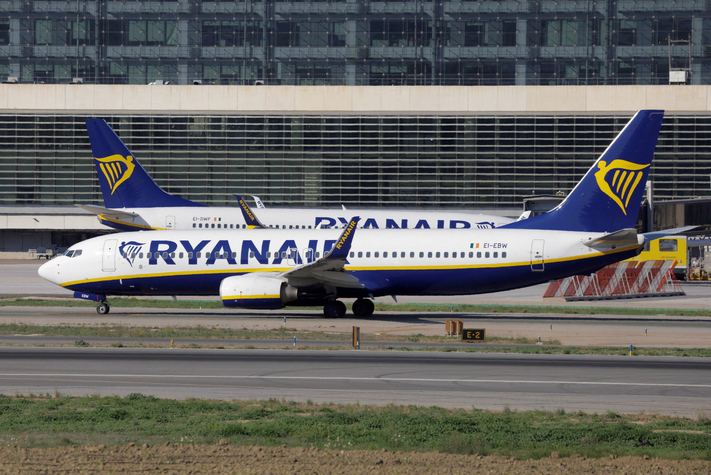 Ryanair schrapt 800.000 stoelen op vluchten van en naar Spanje, sommige ...