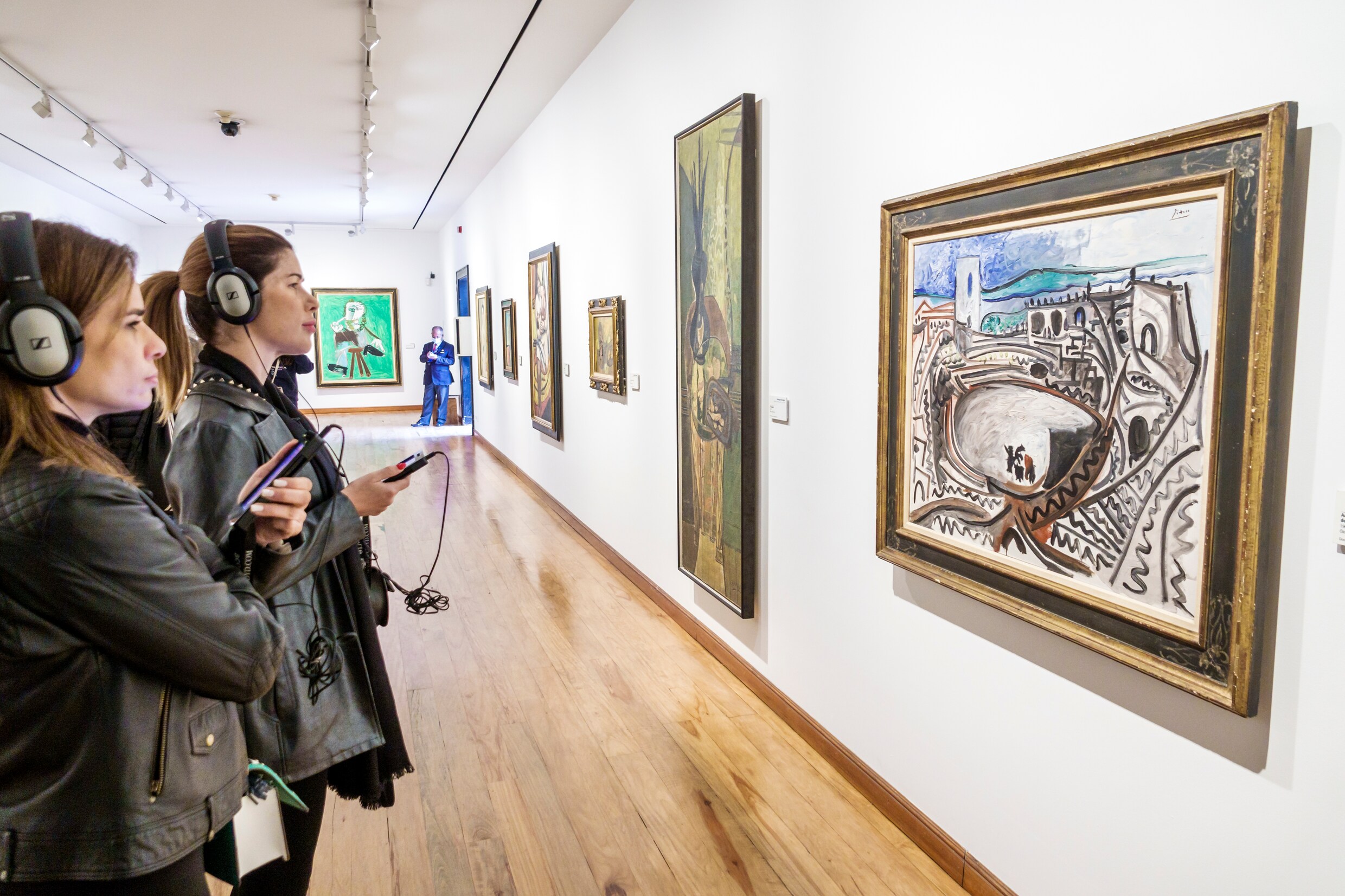 ‘Mensen lopen als een soort zombies door musea’: loopt het de spuigaten ...