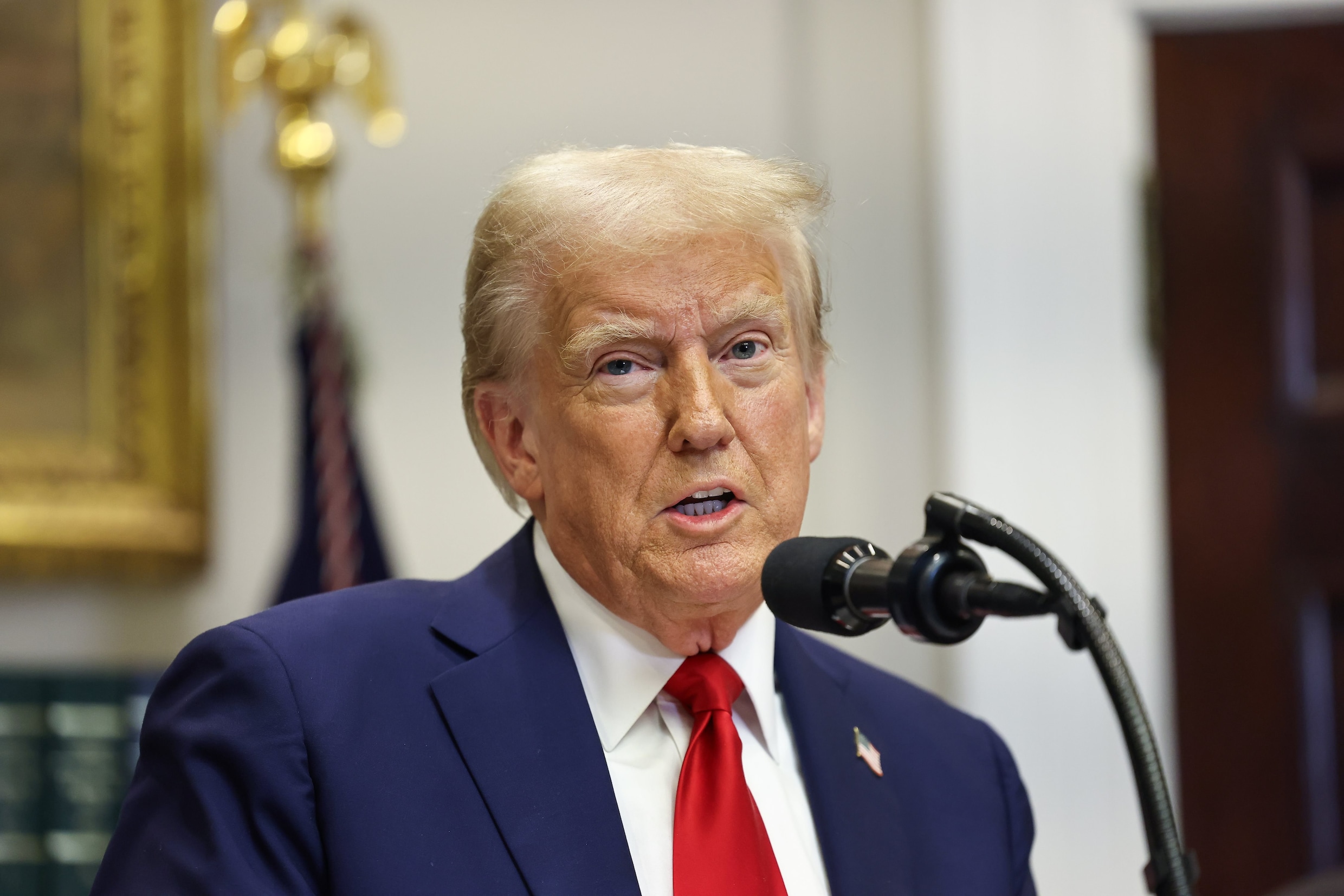 Live - Trump tekent presidentieel decreet tot stopzetting toegang ...