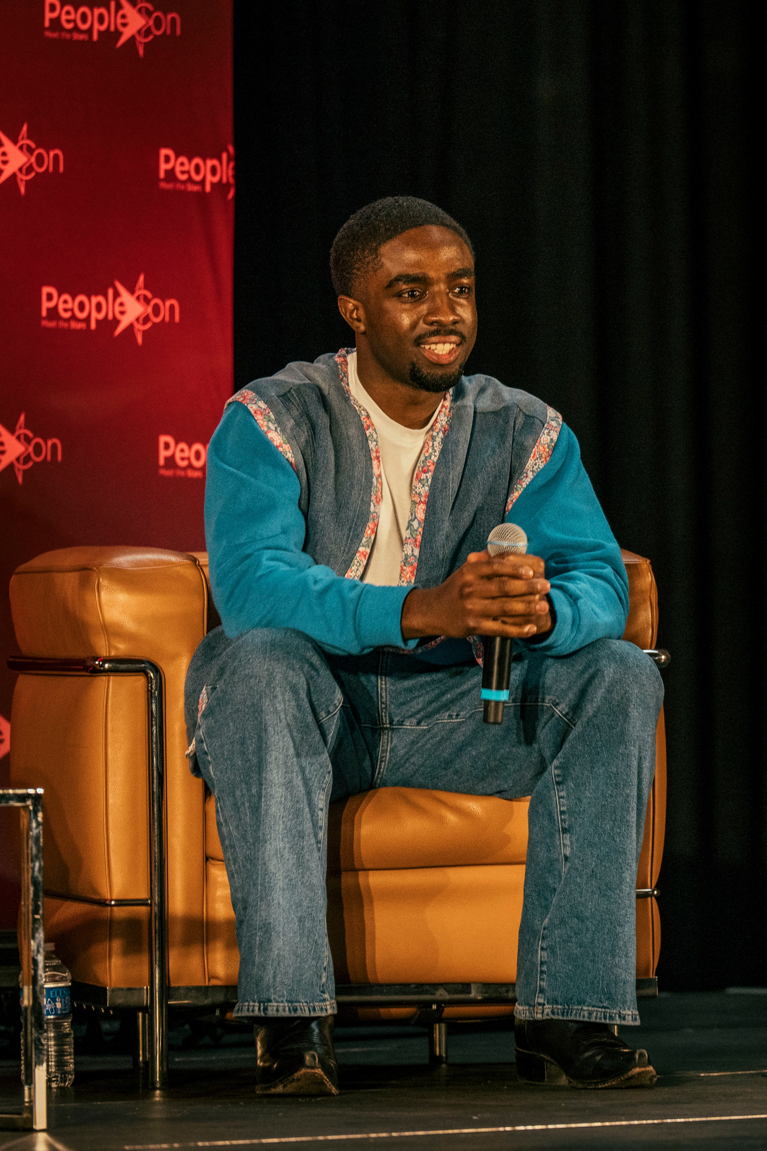 Op de Stranger Fan Meet Tour, waar een foto met Millie Bobby Brown 175 euro kost: ‘Het ging toch ...