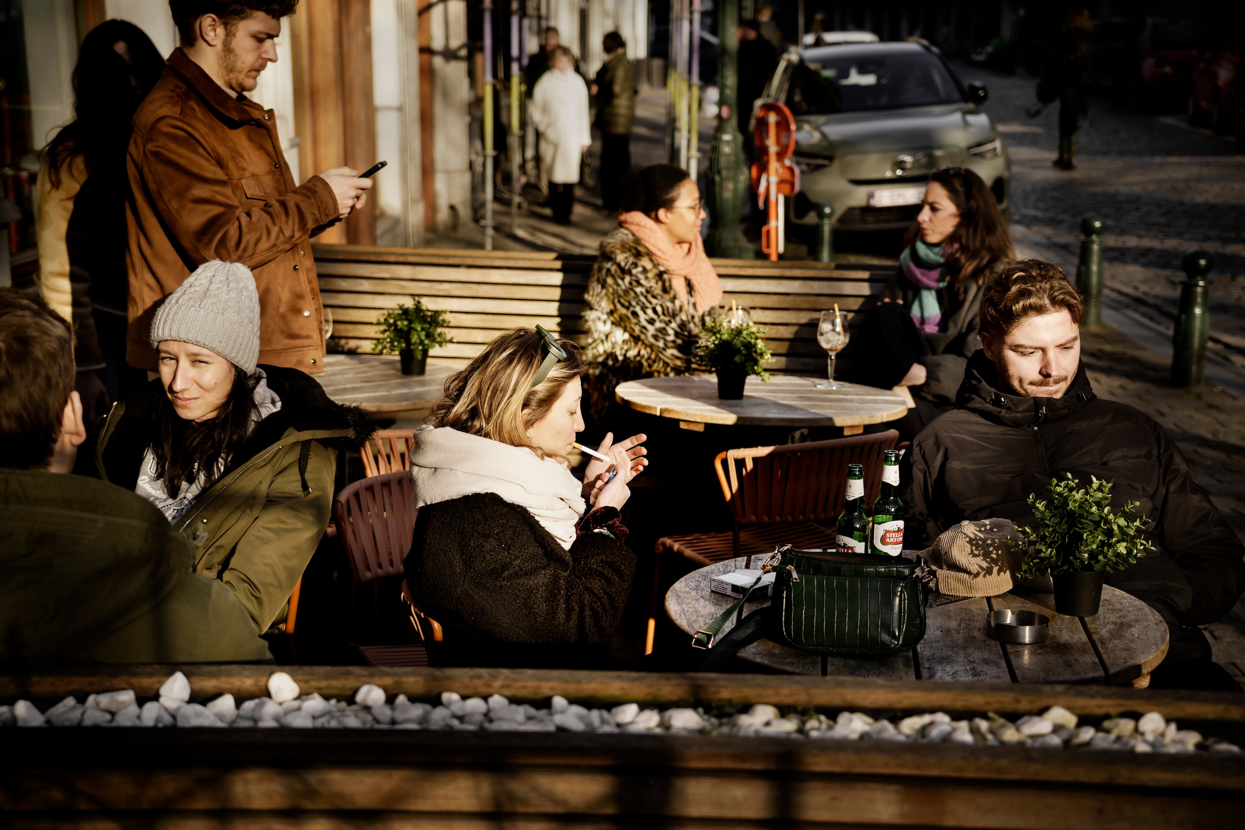 Roken en vapen verboden op terrassen vanaf 1 januari 2027, ook ...